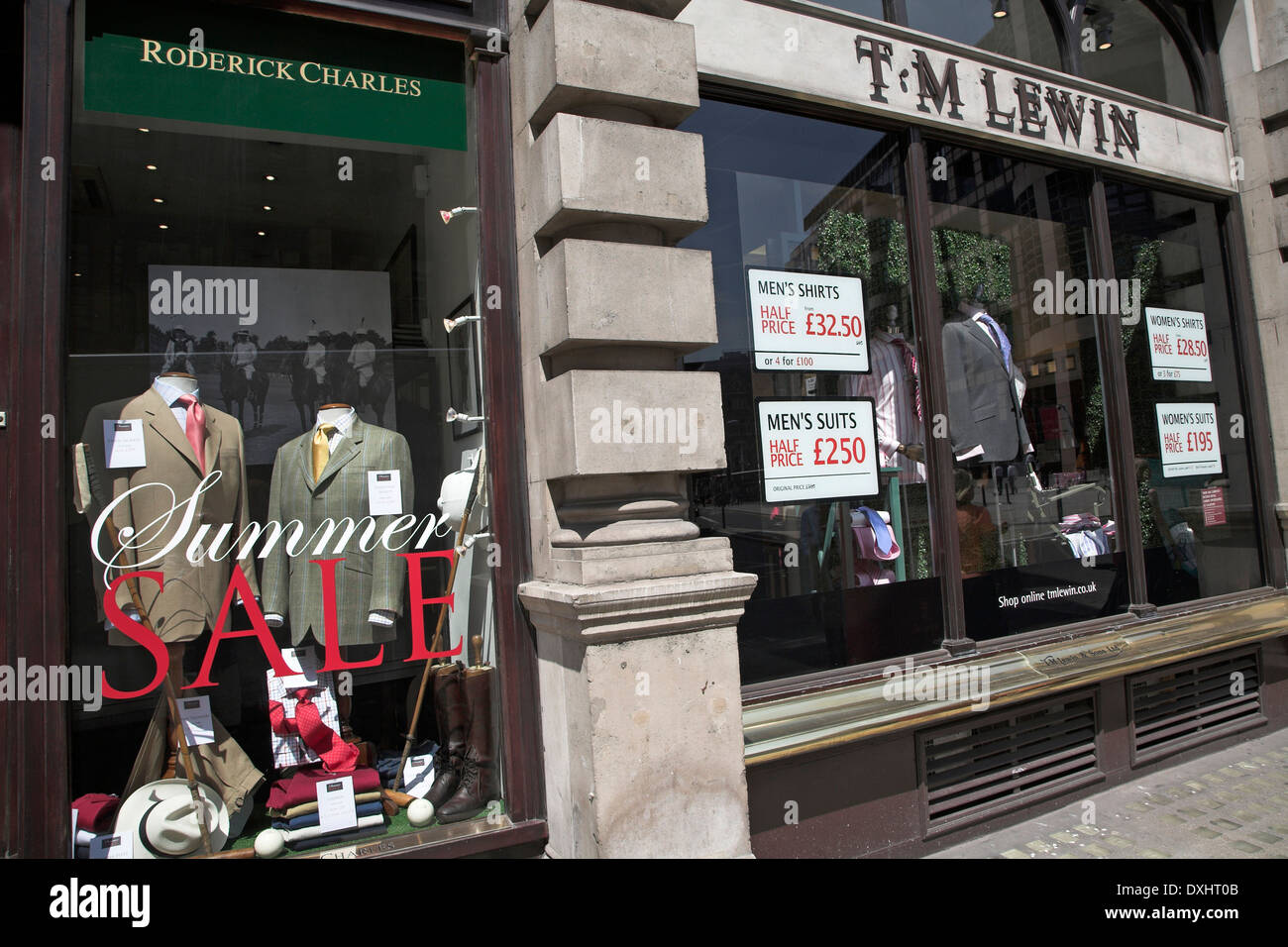 Tailor shop signs london hi-res stock photography and images - Alamy