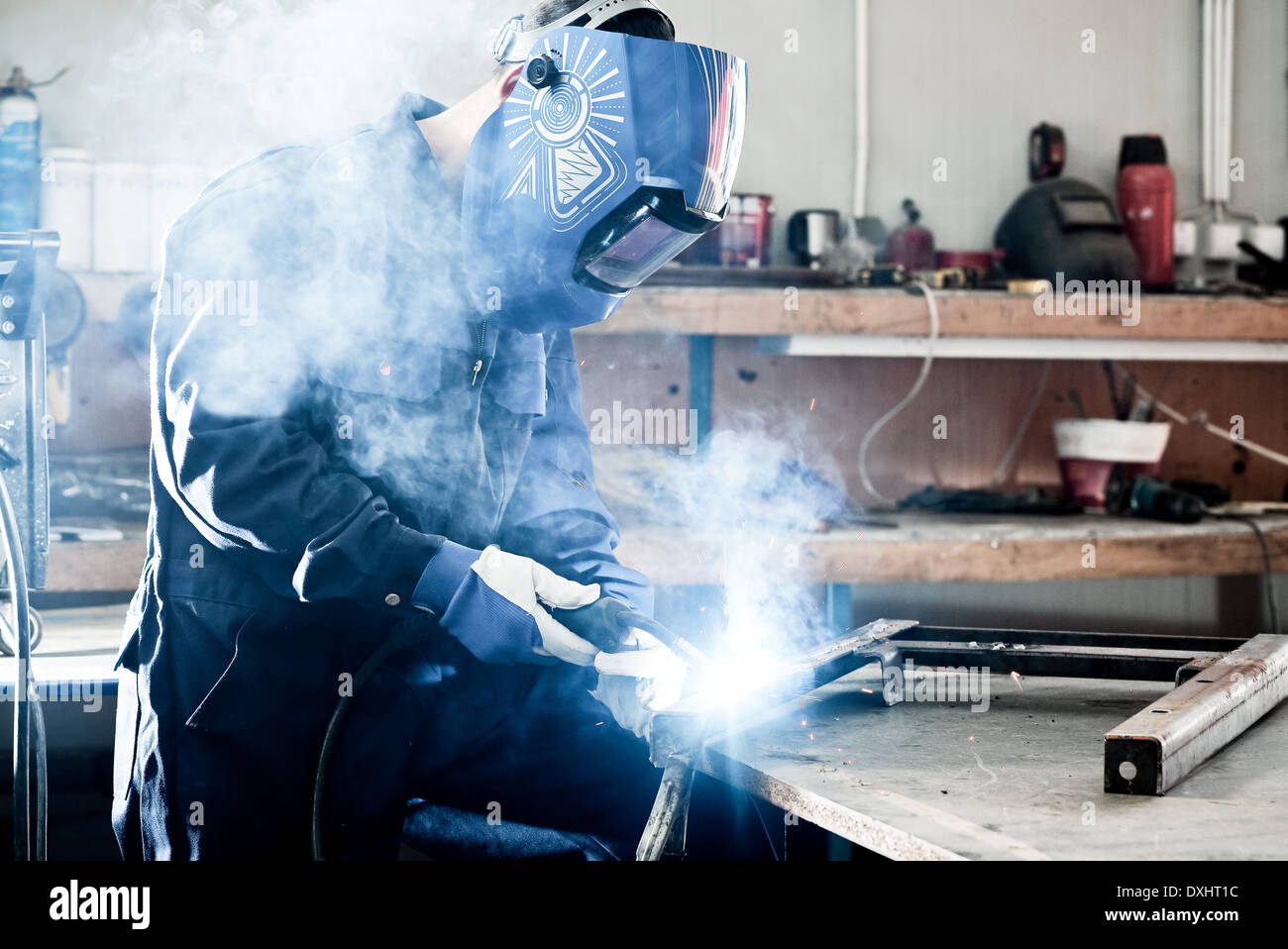 Manual welding hi-res stock photography and images - Alamy
