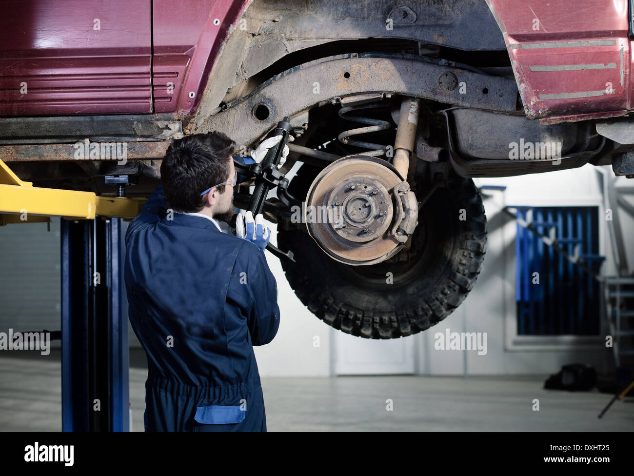 Car mechanic at work Stock Photo - Alamy