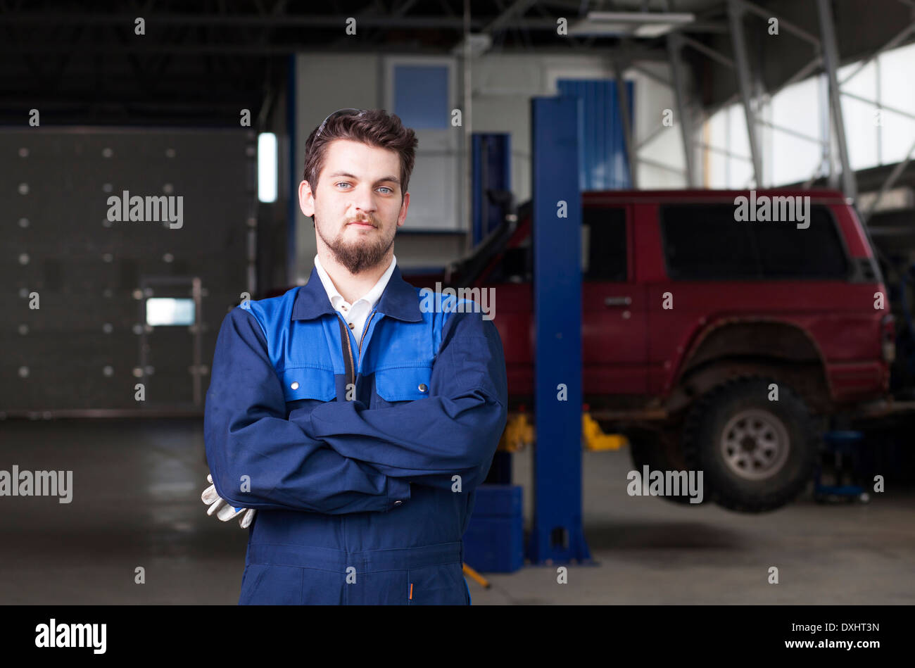 Car mechanic at work Stock Photo - Alamy