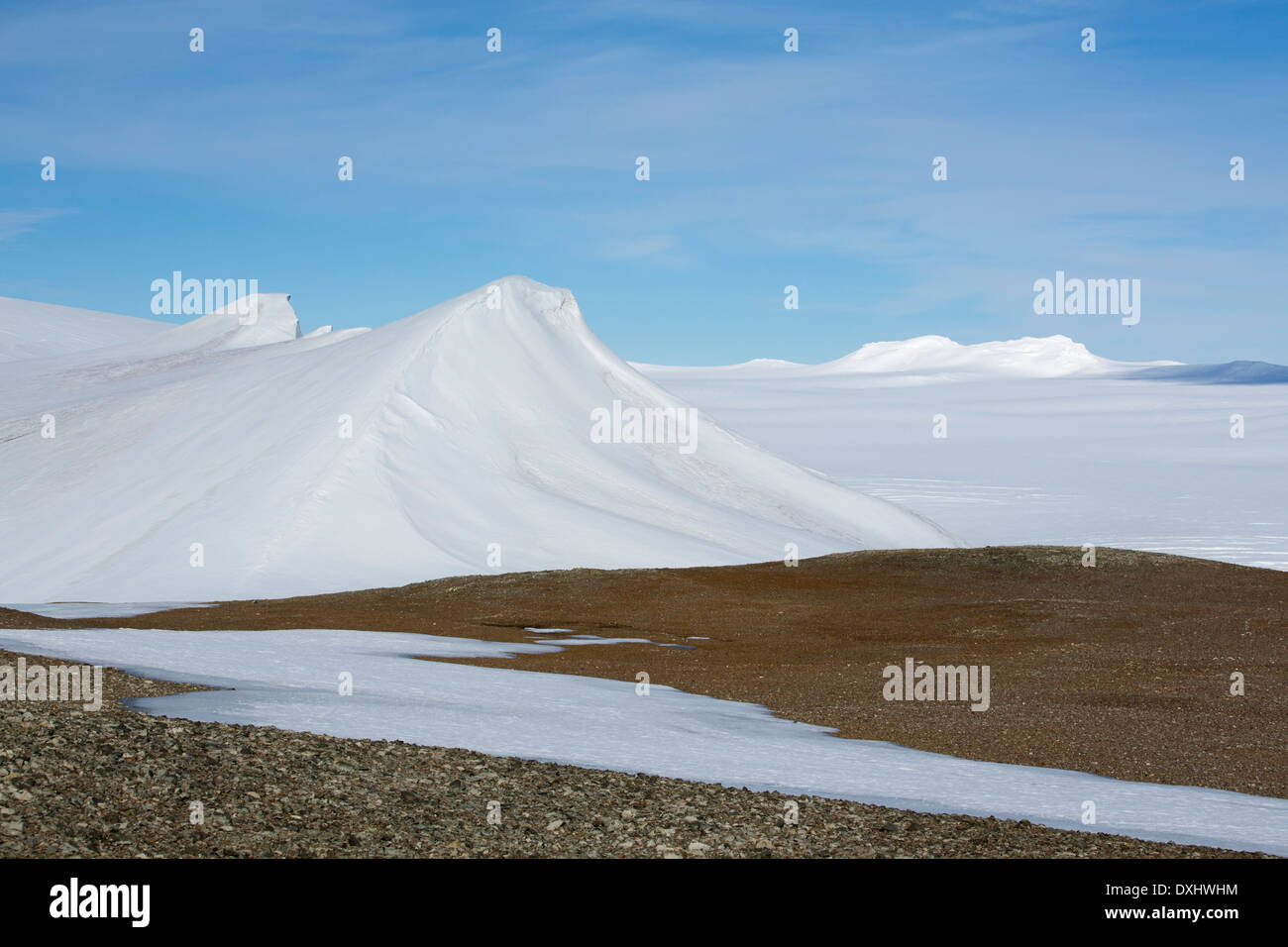 Mountain peaks and bare ground revealed my melting on Joinville Island ...