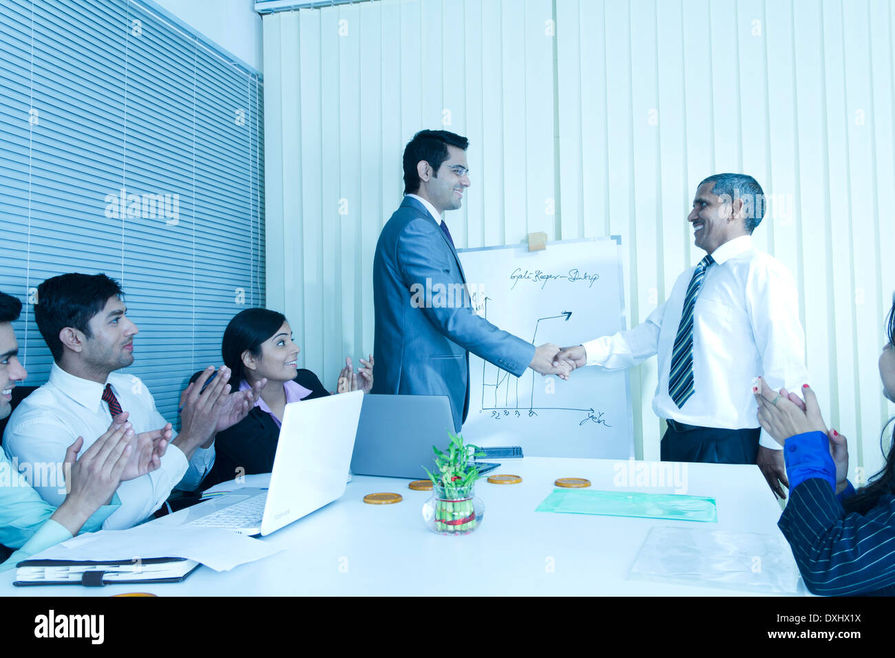 Indians businesswomen handshake hi-res stock photography and images - Alamy