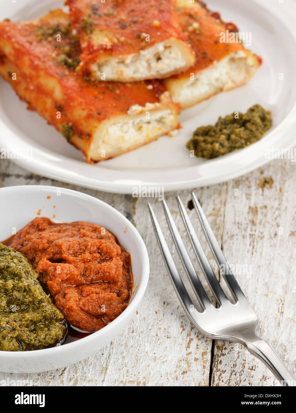 Tomato Sauce And Basil Pesto With Stuffed Pasta Stock Photo - Alamy