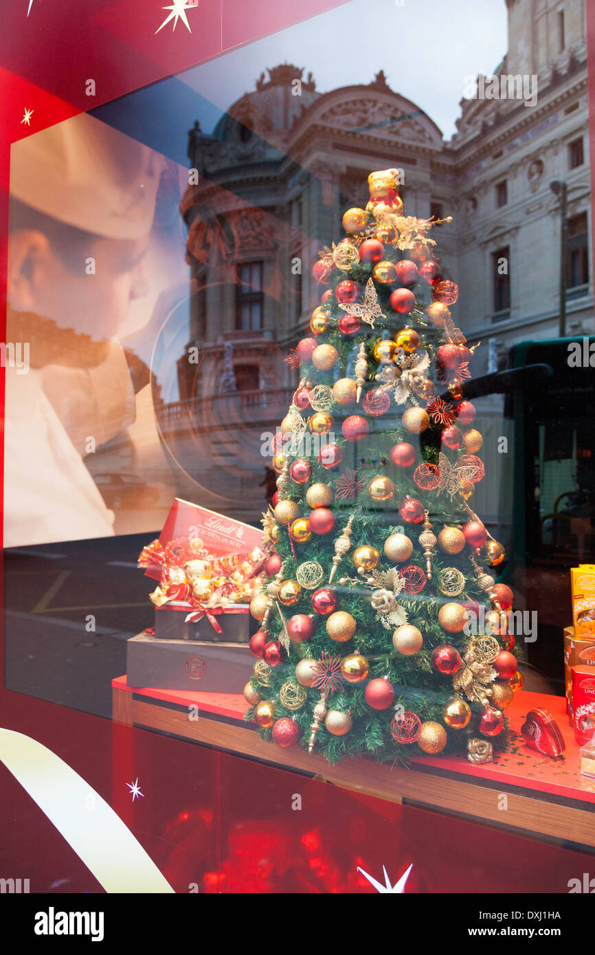 Christmas windows display in the Lindt boutique, Paris, France Stock ...