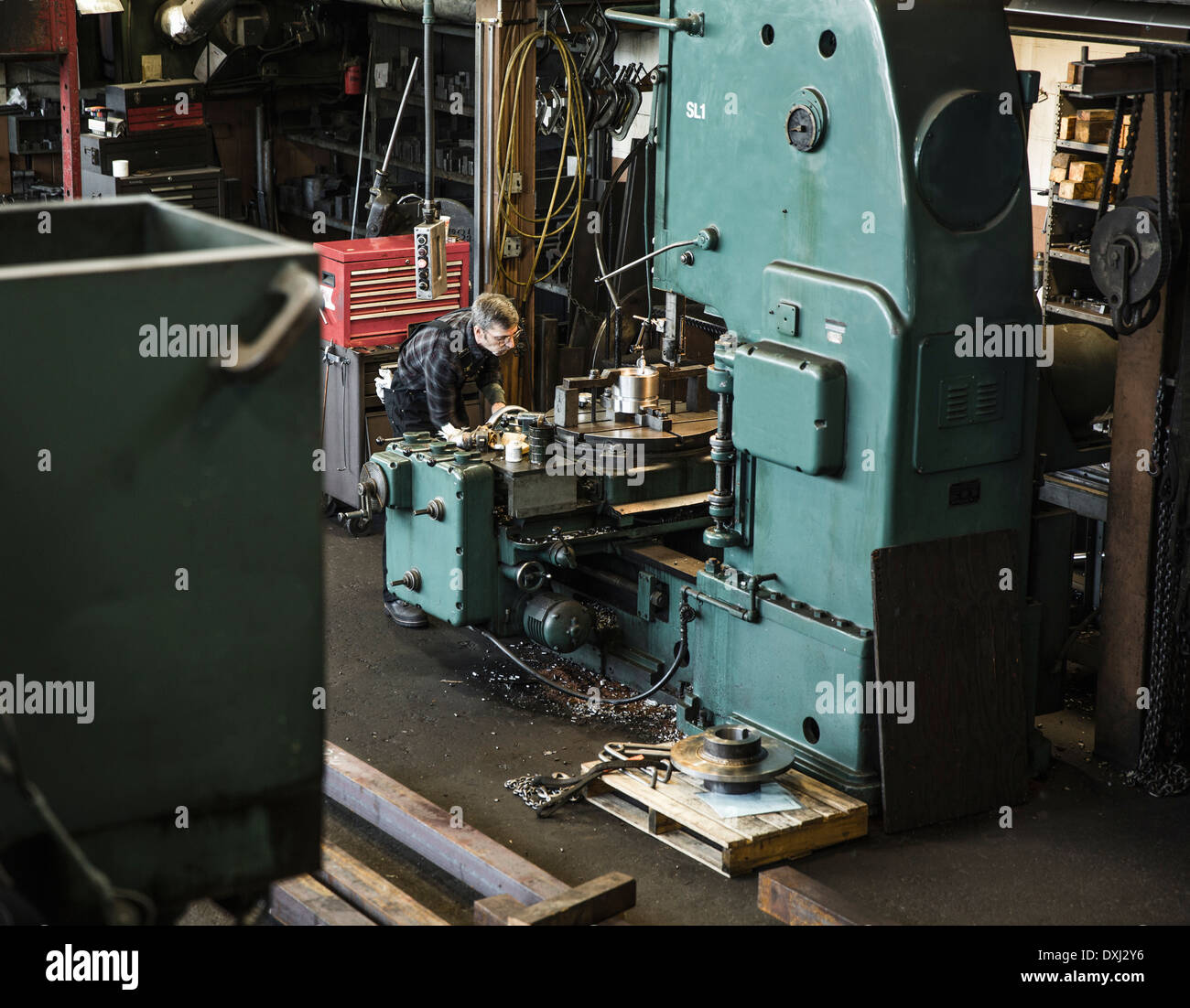 Machinery workshop hi-res stock photography and images - Alamy