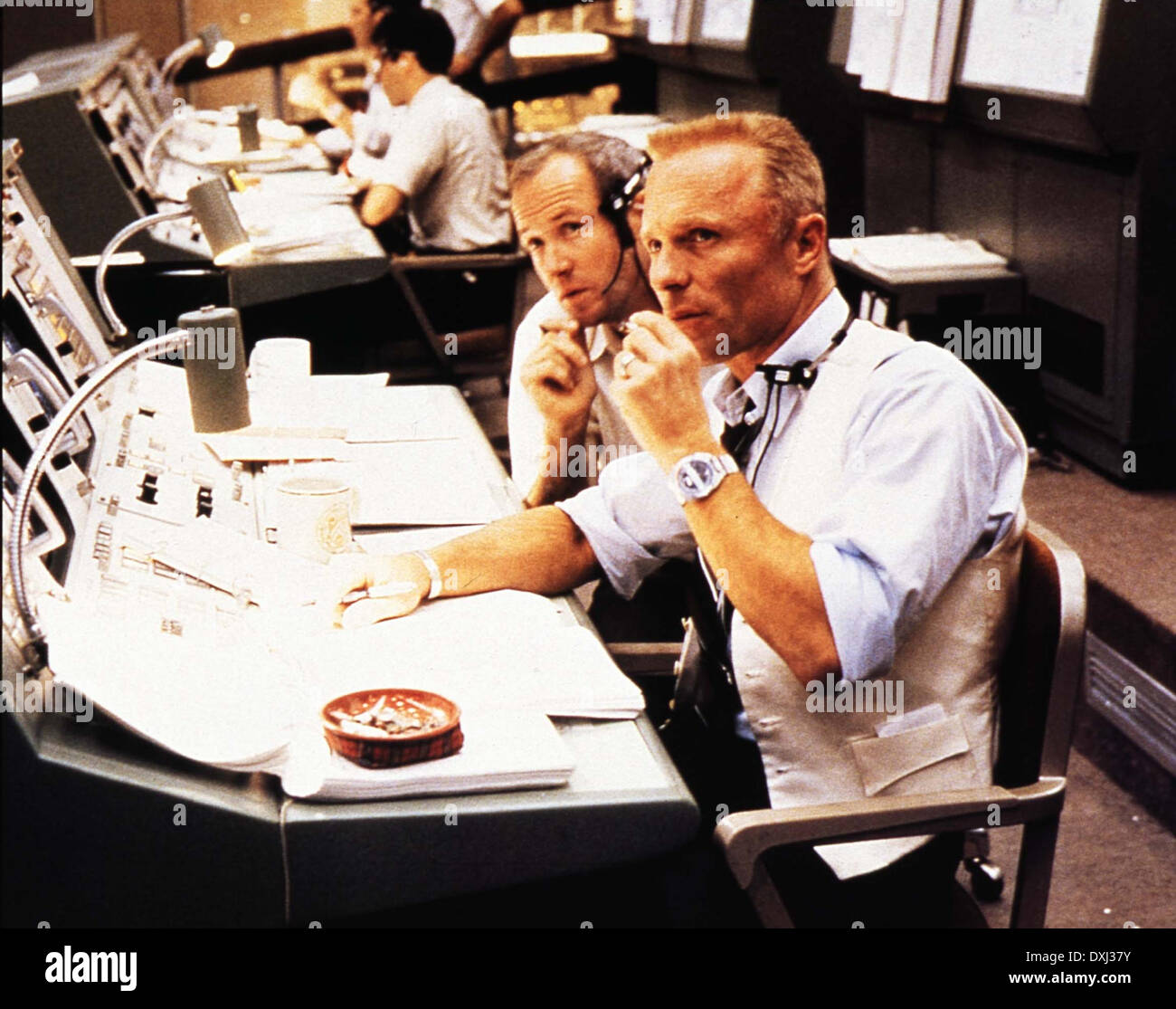Apollo 13 1995 ed harris hi-res stock photography and images - Alamy
