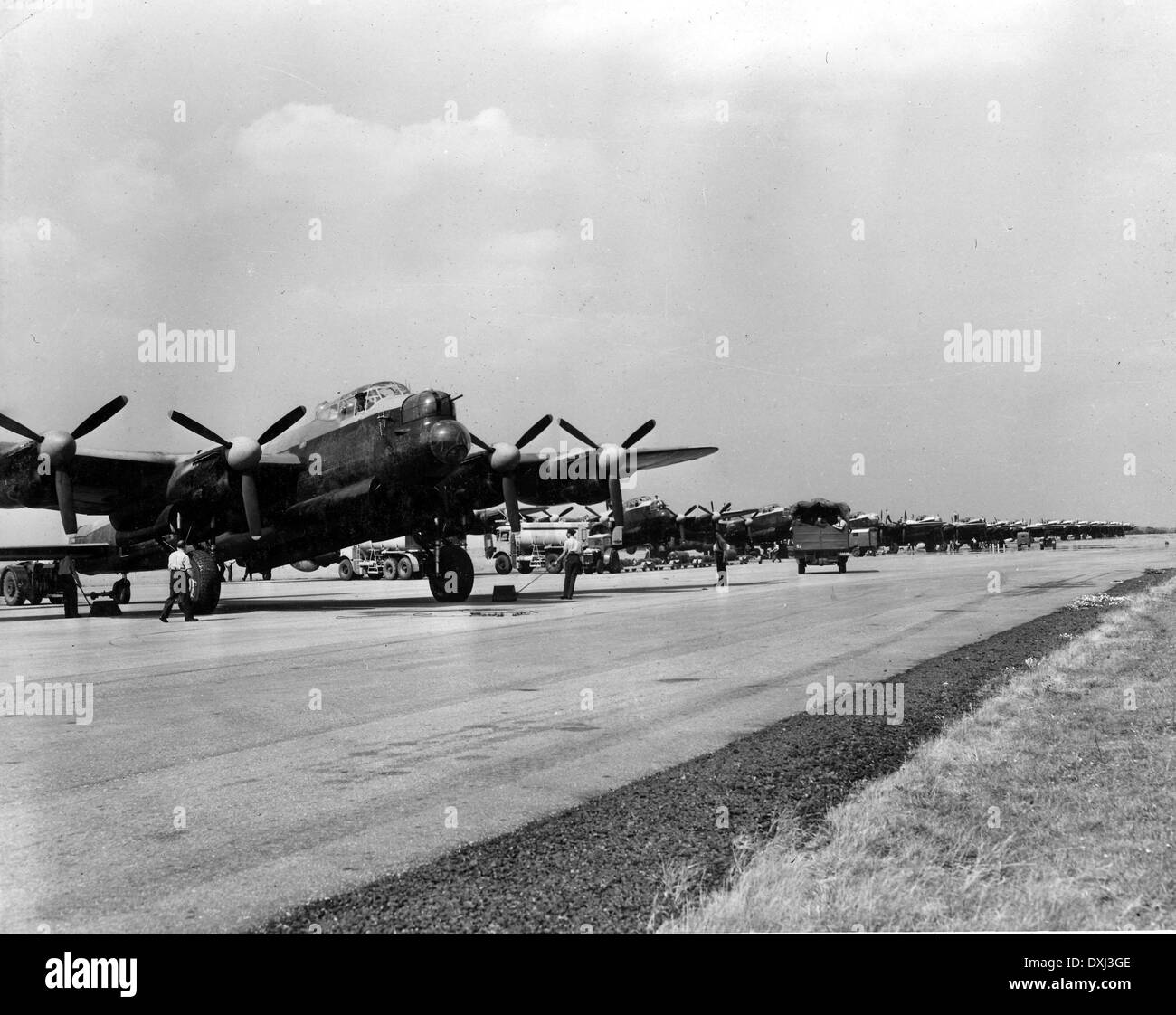 Five angels Black and White Stock Photos & Images - Alamy