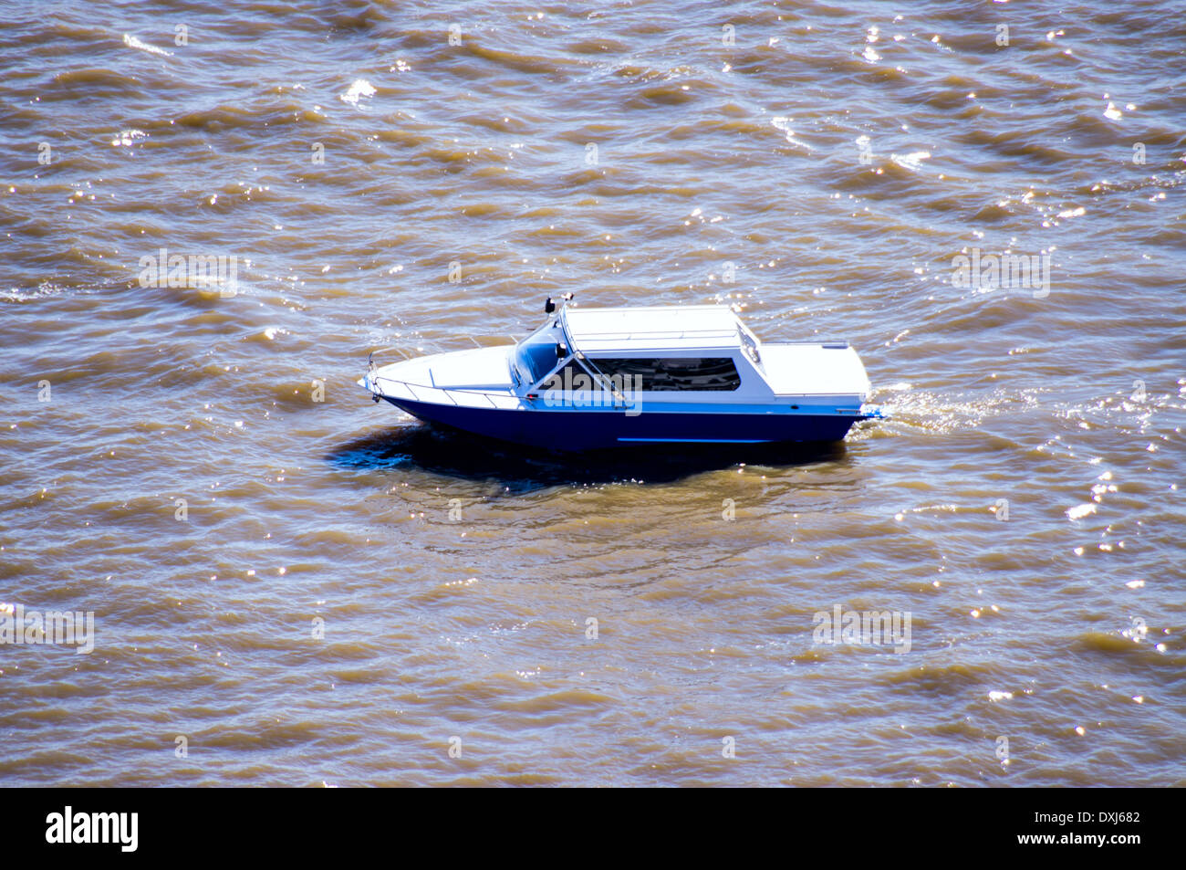 Boat motor splash hi-res stock photography and images - Alamy