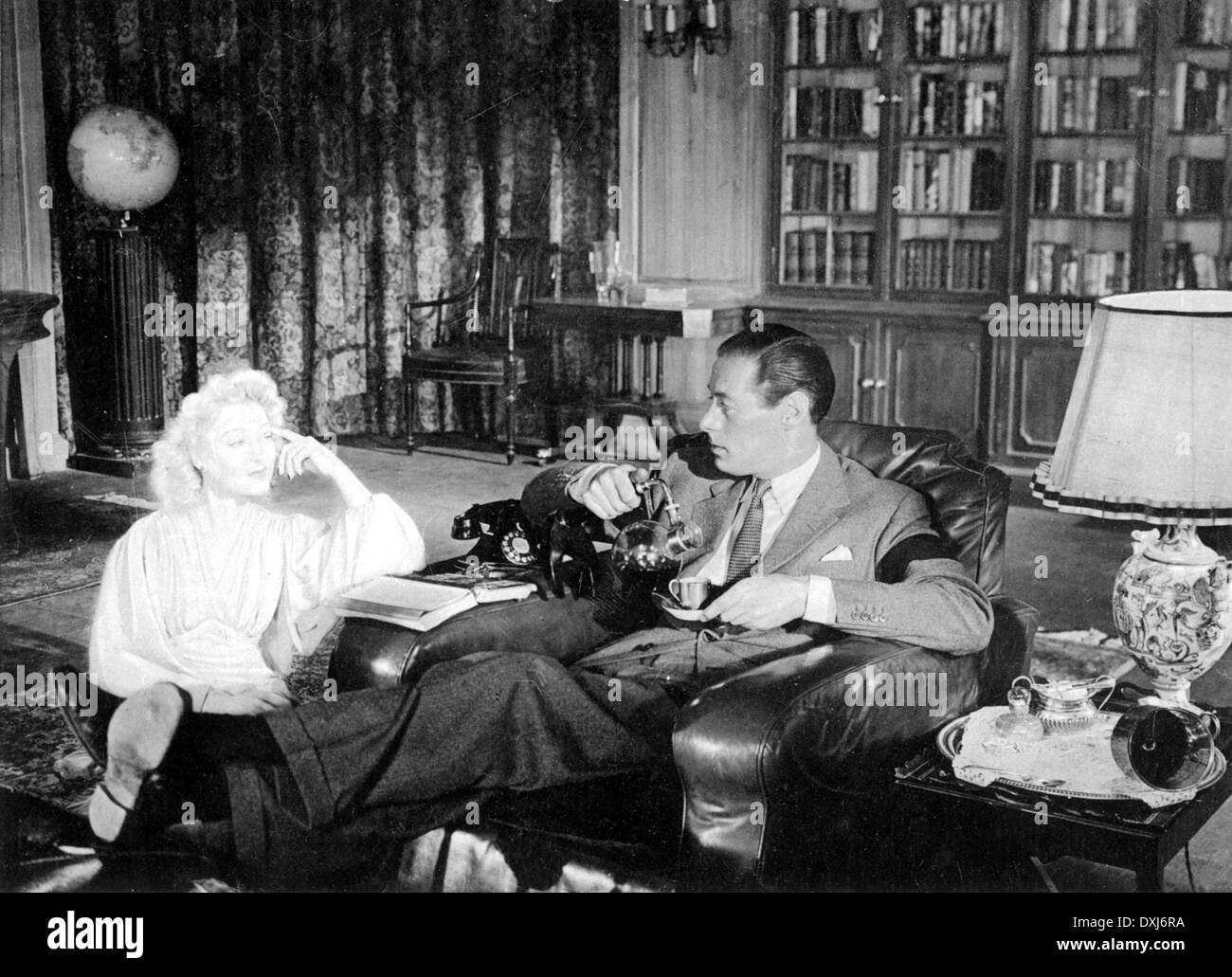 Blithe spirit film rex harrison hi-res stock photography and images - Alamy