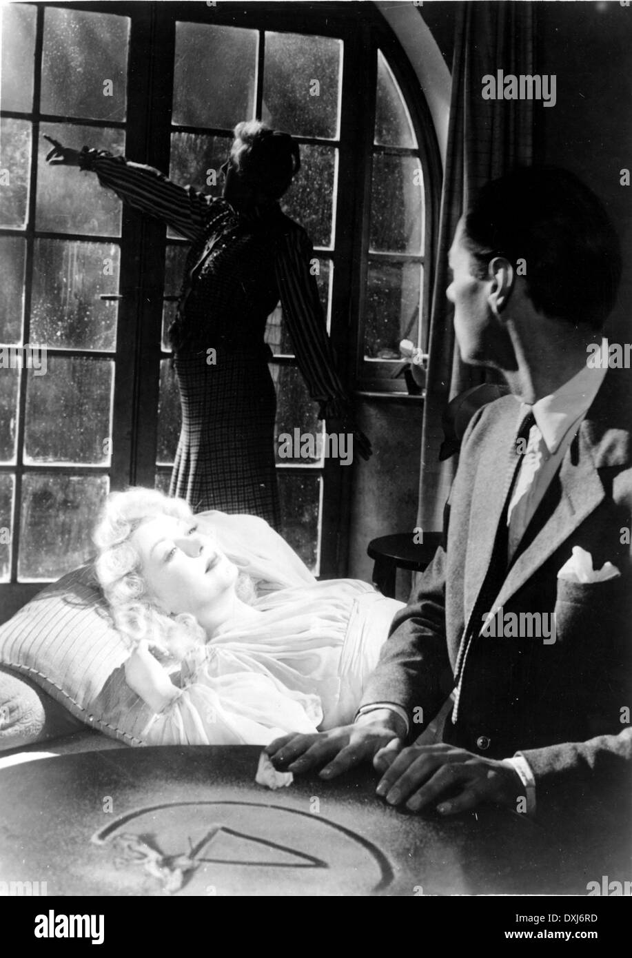 Margaret rutherford blithe spirit hi-res stock photography and images ...