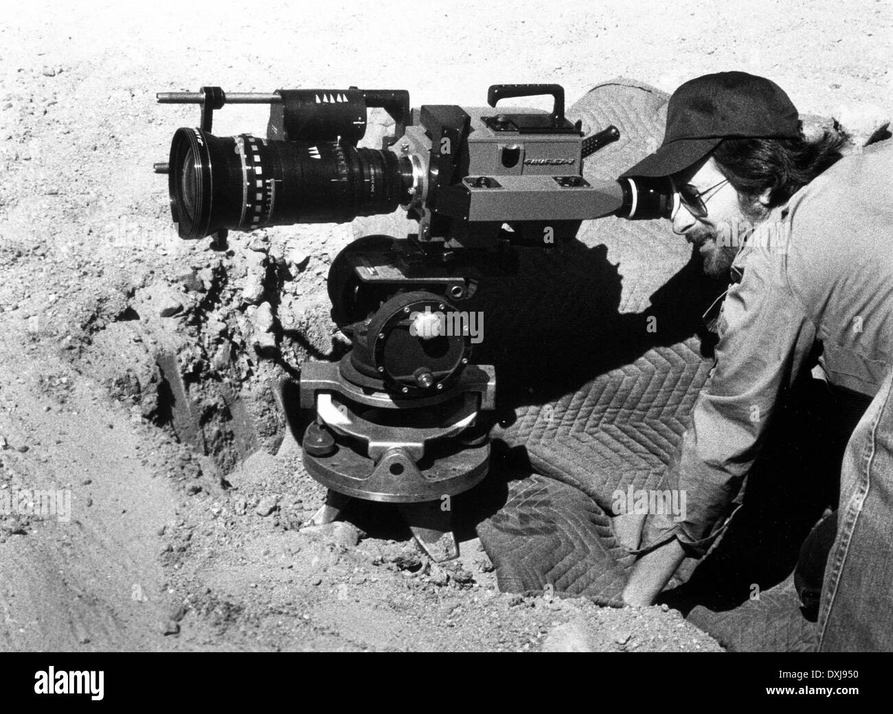 Close encounters film Black and White Stock Photos & Images - Alamy