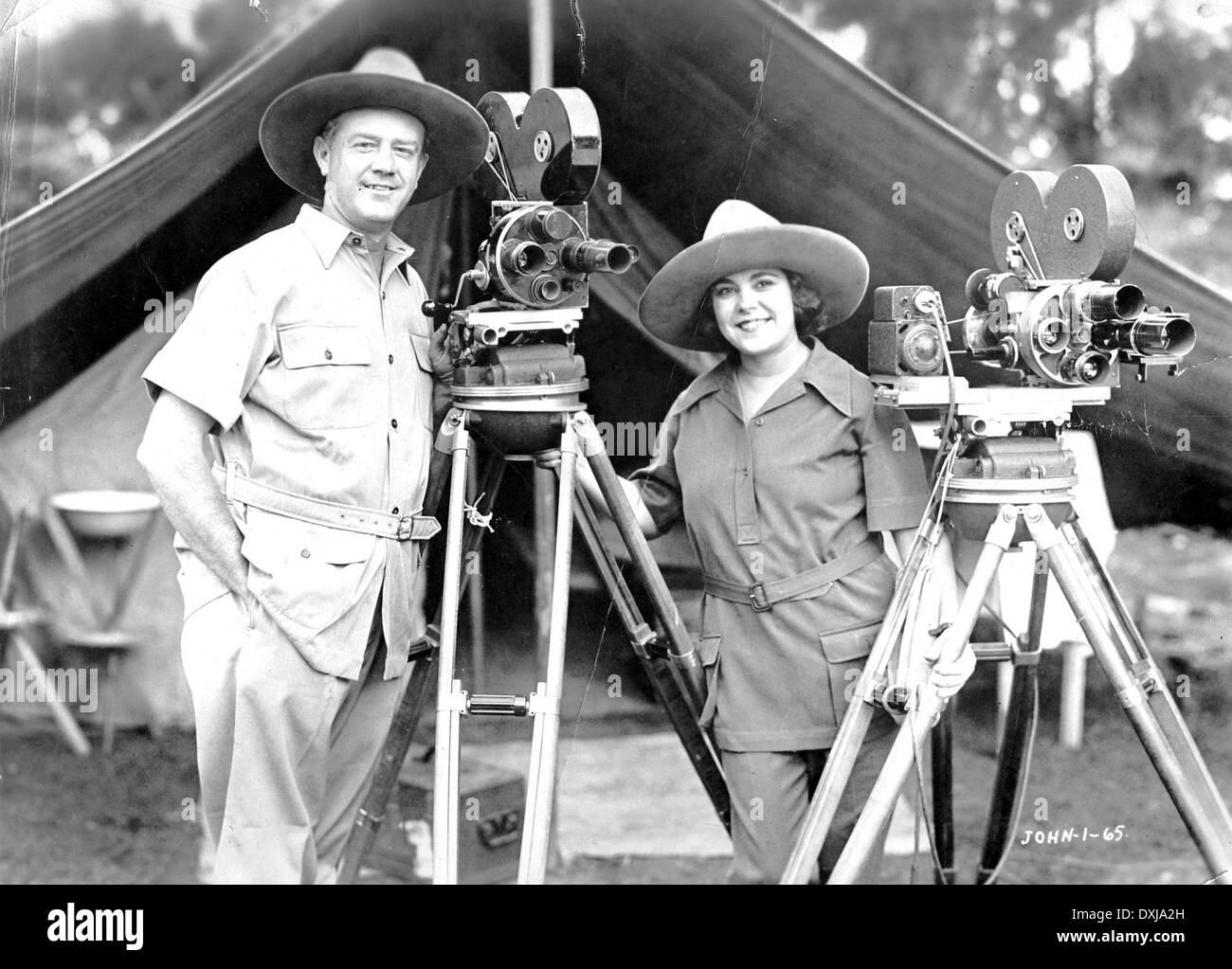 1920s movie camera hi-res stock photography and images - Alamy