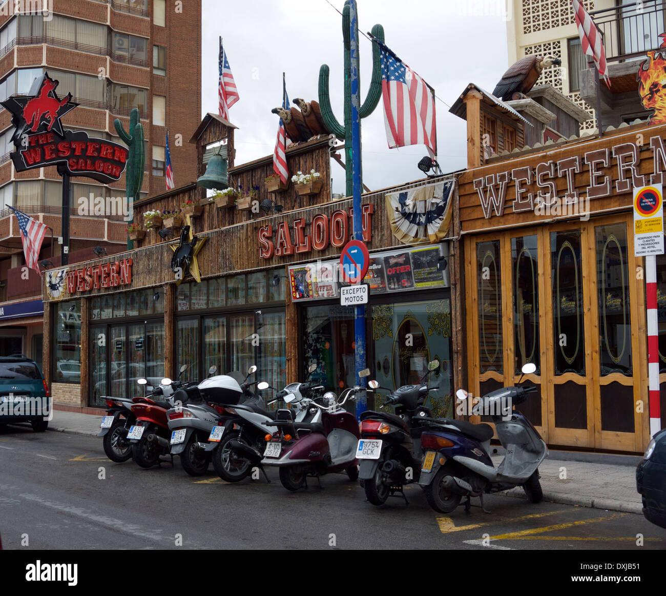 Saloon bar western hi-res stock photography and images - Alamy