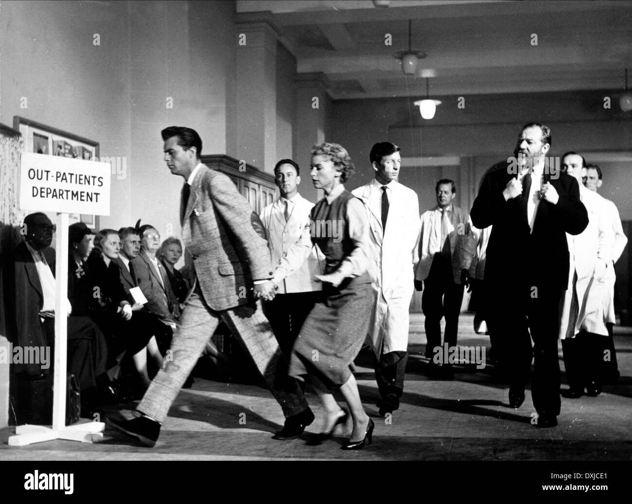 Doctor at large 1957 dirk bogarde Black and White Stock Photos & Images ...