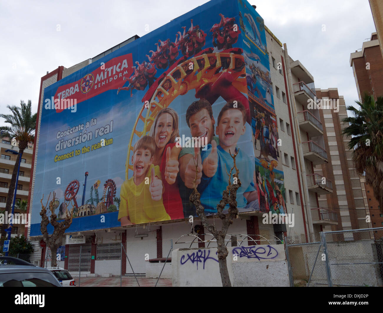Banner signage on a building hi-res stock photography and images - Alamy