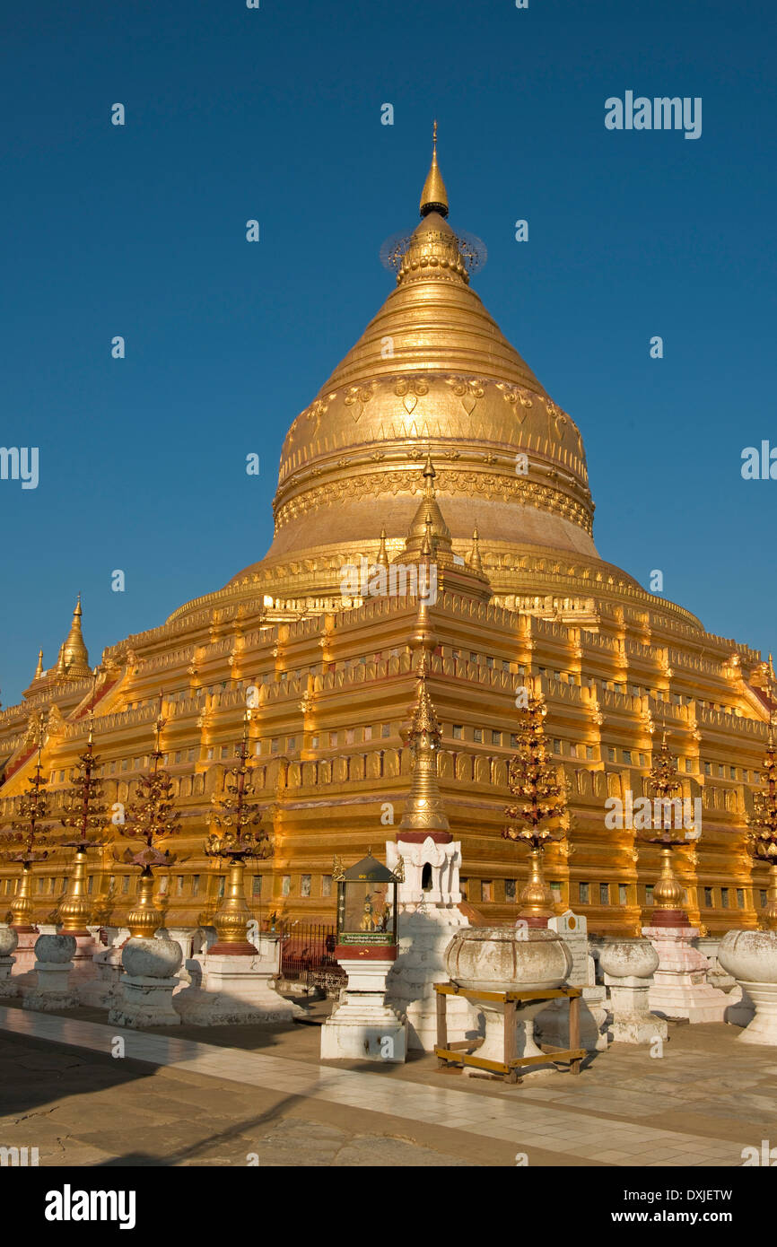 Myanmar, Bagan, Shwe Zigon paya Stock Photo - Alamy