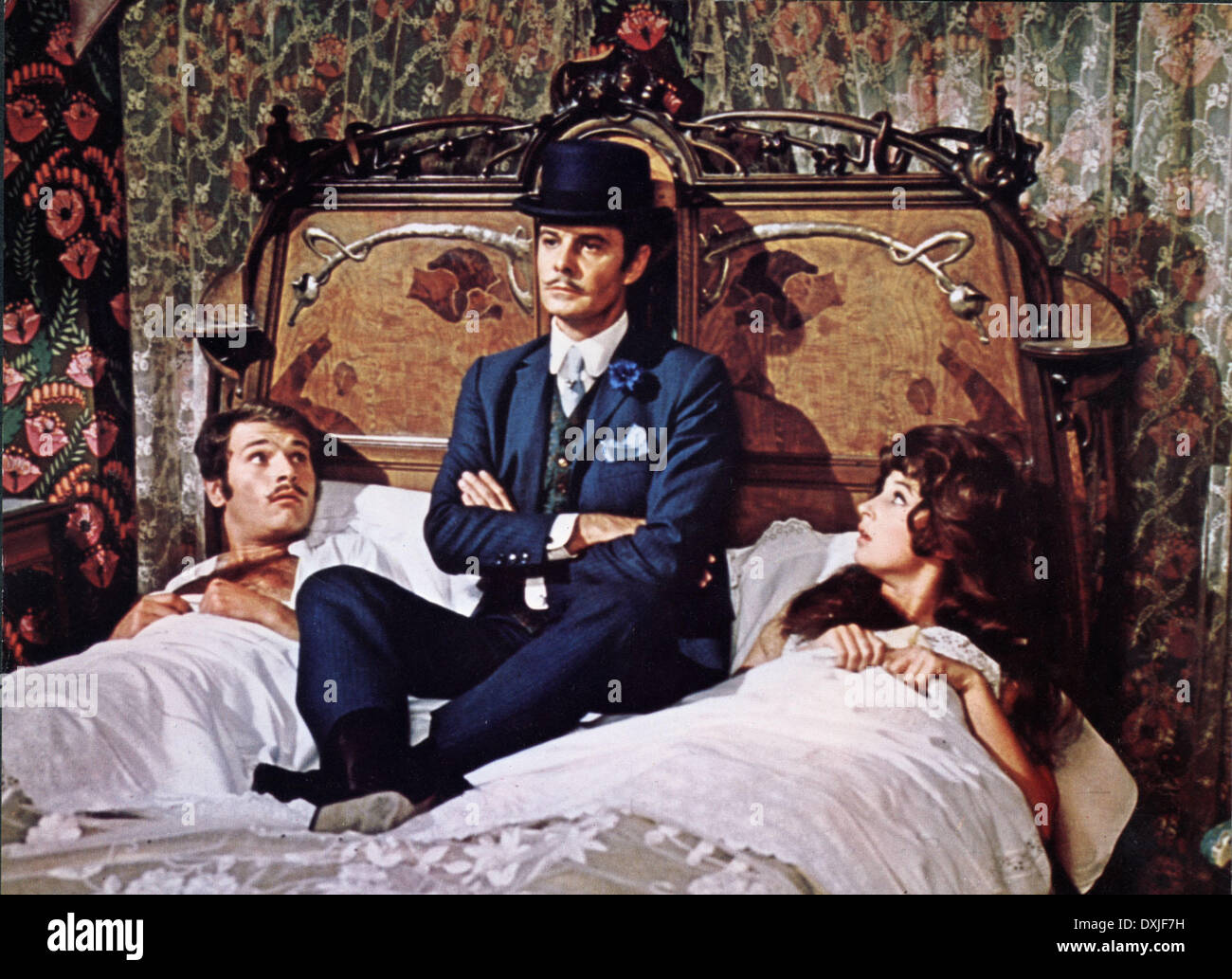 A FLEA IN HER EAR (US/FR 1968) CENTRE, LOUIS JOURDAN BEDS Stock Photo ...