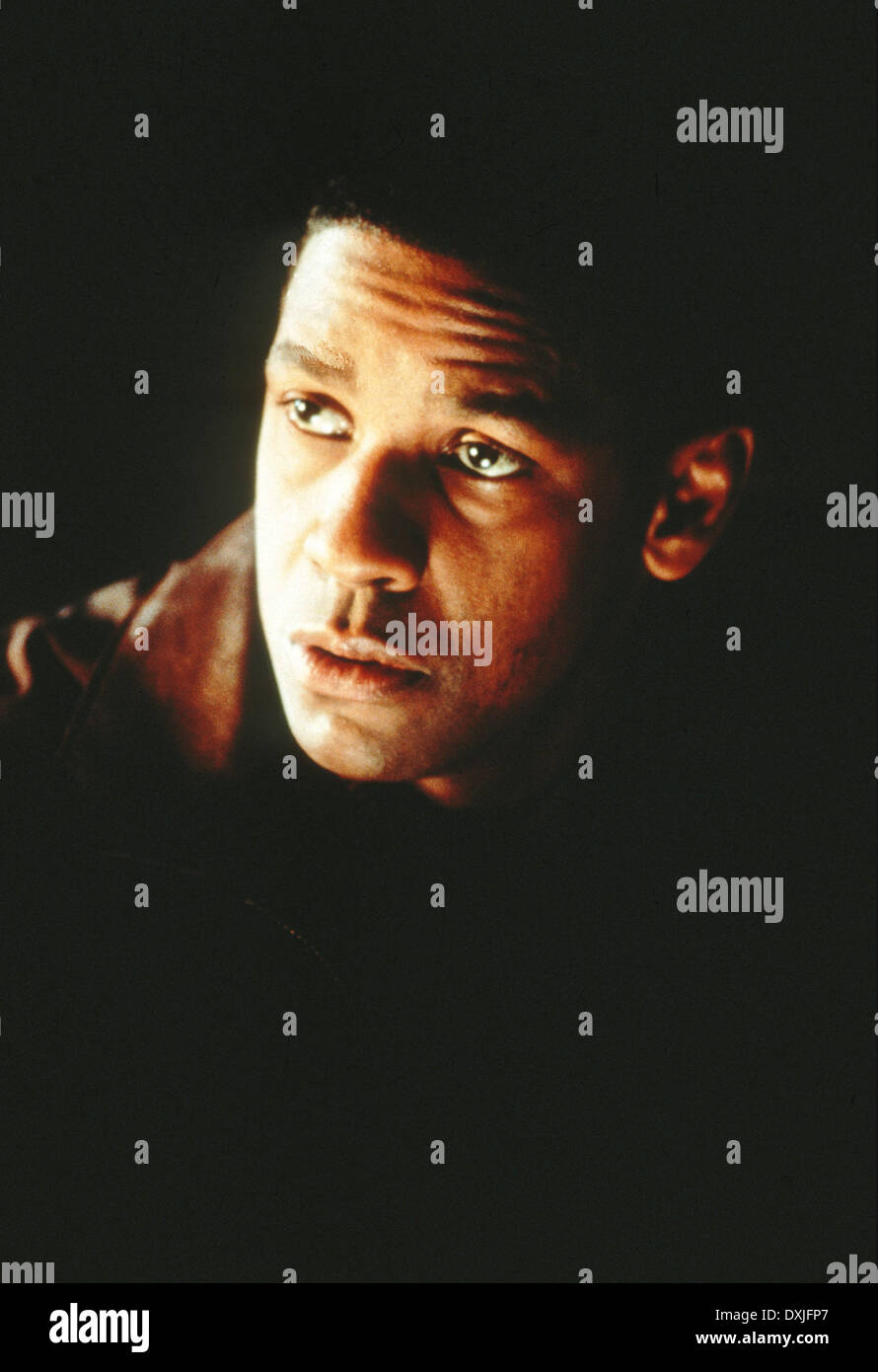 Denzel washington fallen 1998 hi-res stock photography and images - Alamy