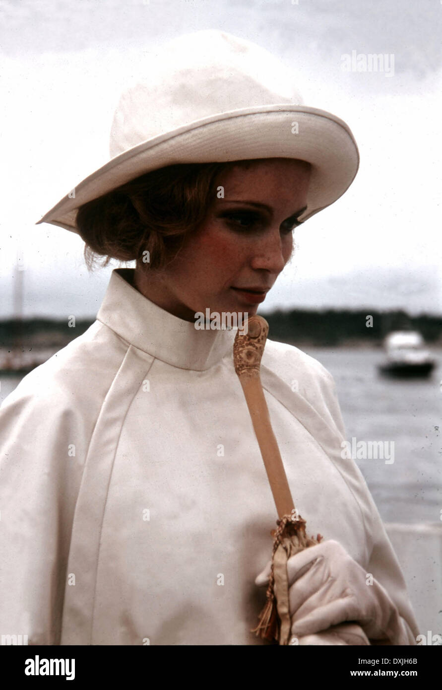 Mia farrow gatsby hi-res stock photography and images - Alamy