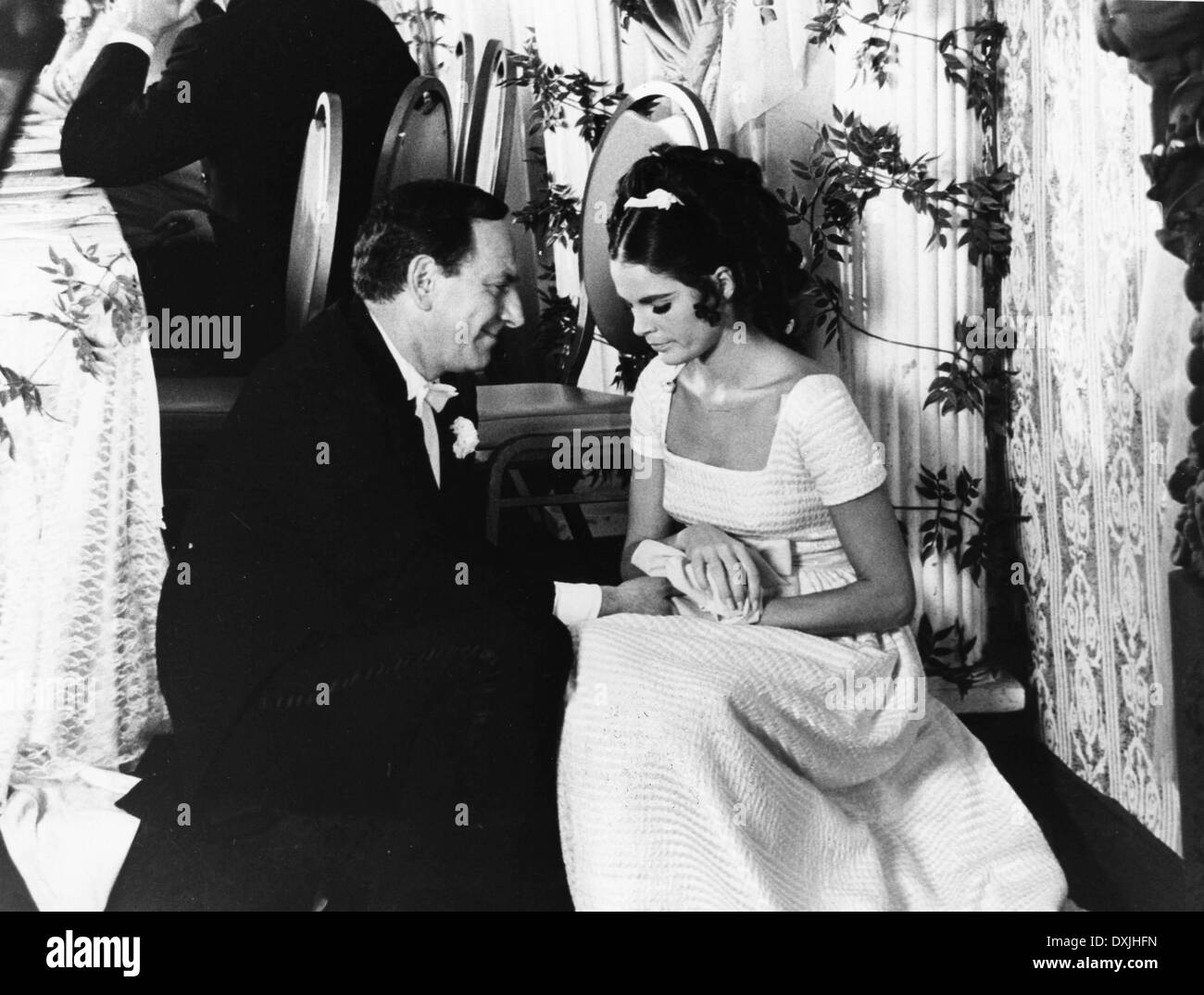 Ali mcgraw hi-res stock photography and images - Alamy