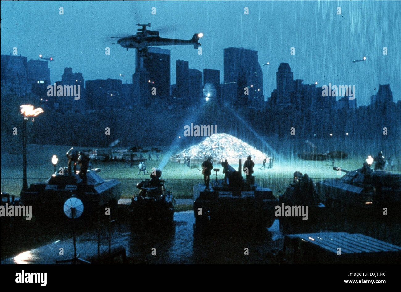 Godzilla 1998 hi-res stock photography and images - Alamy