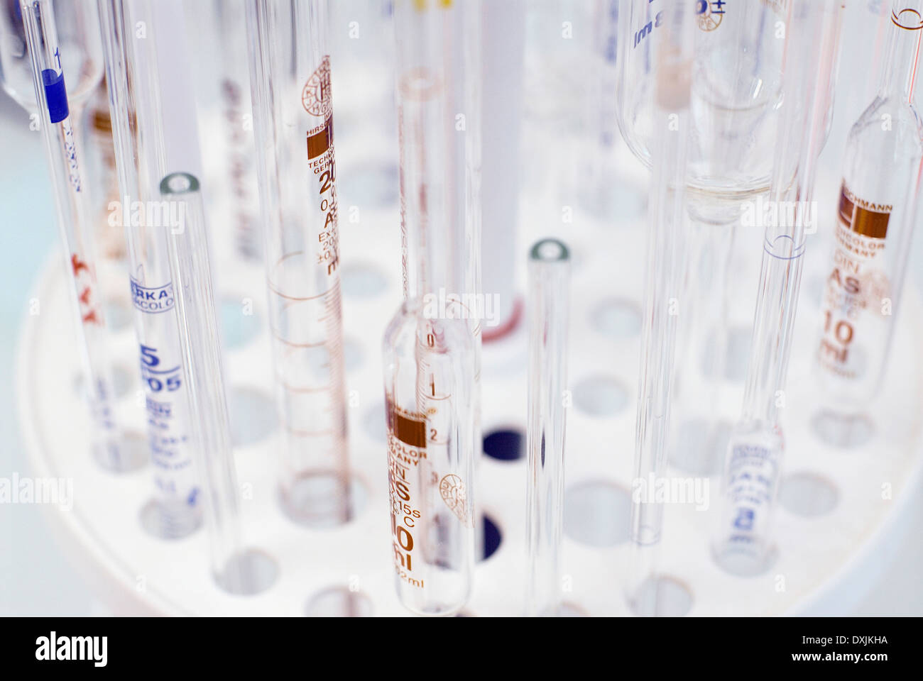 Test tubes horizontal hi-res stock photography and images - Alamy