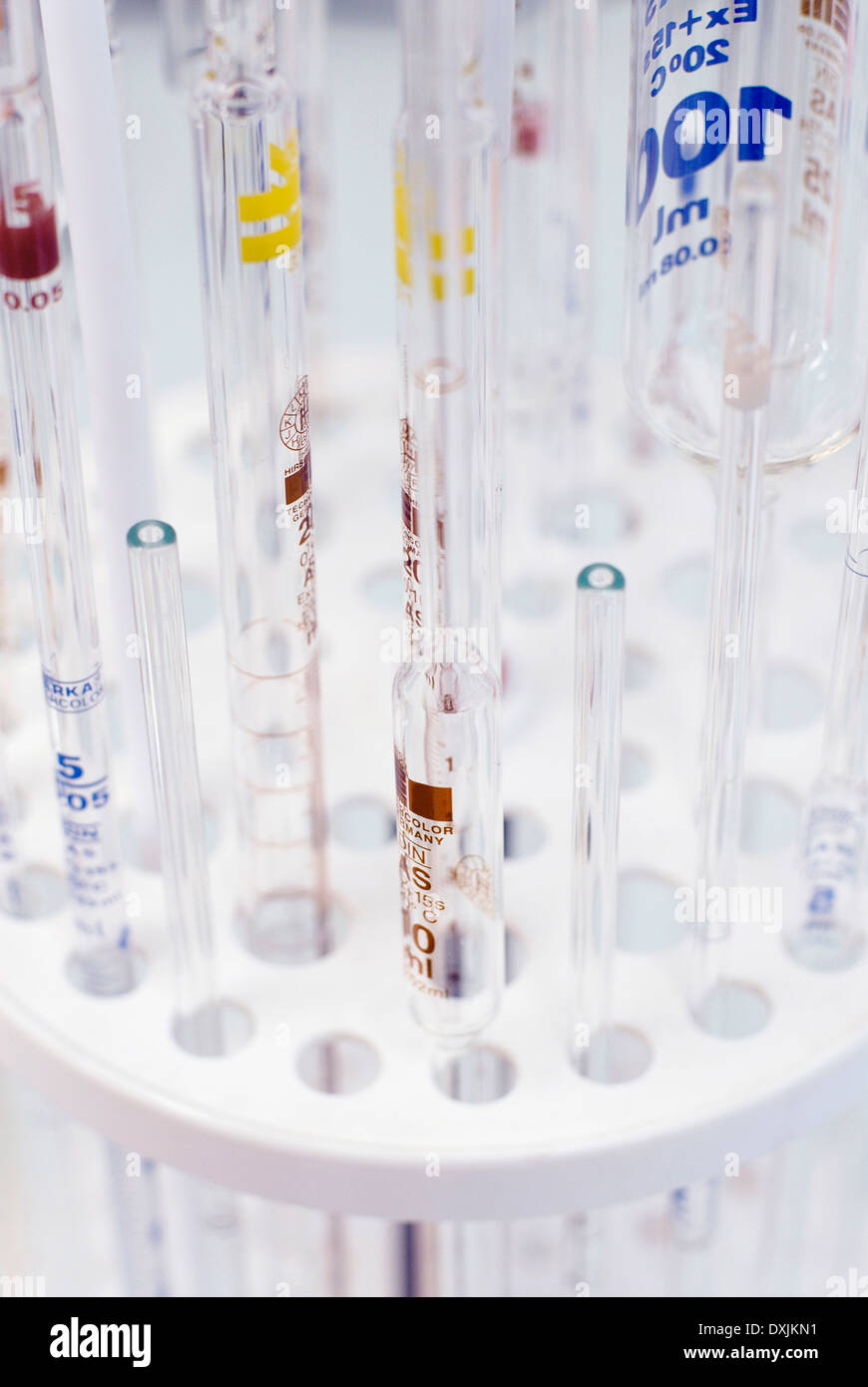 Test tube rack test tubes hi-res stock photography and images - Alamy