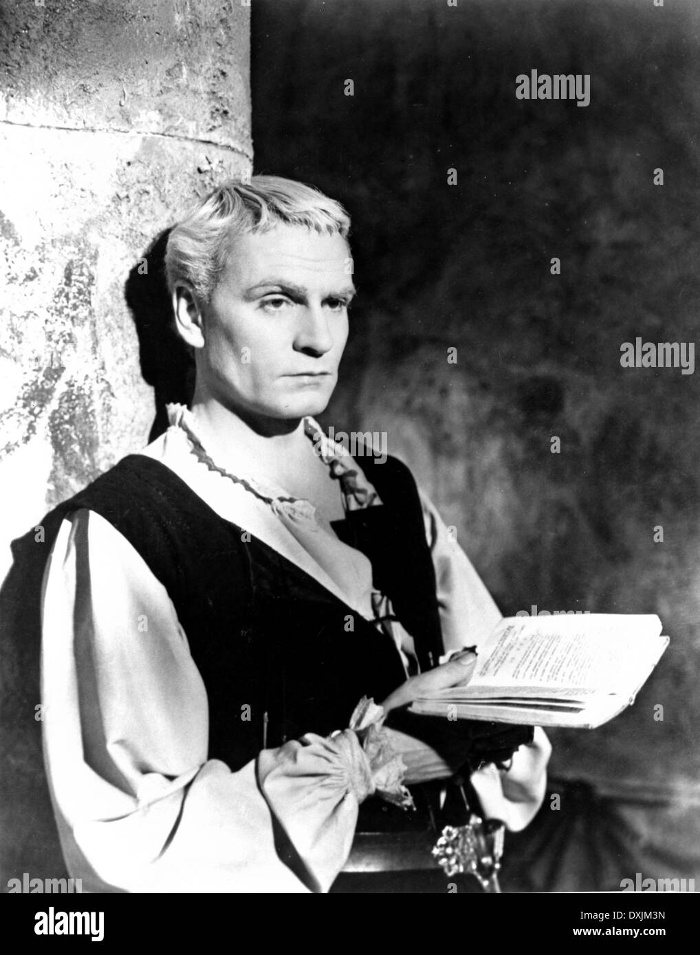 Hamlet olivier film hi-res stock photography and images - Alamy