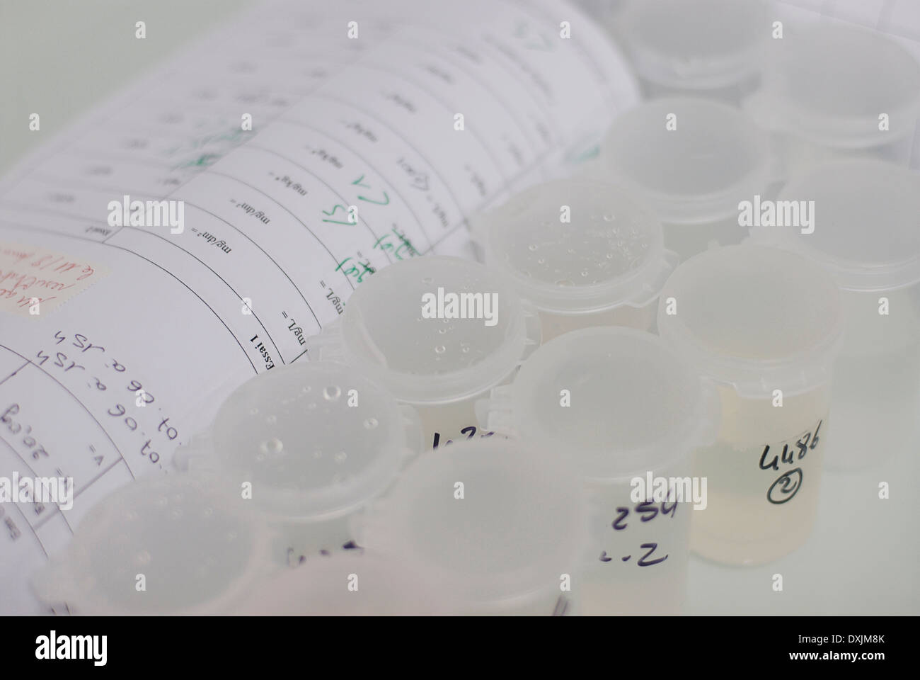 Sample containers hi-res stock photography and images - Alamy