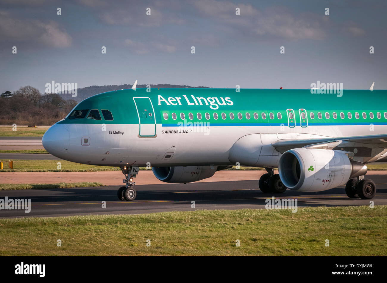 Aircraft at Manchester airport. Aer LIngus Airbus A320 St Moling Stock ...