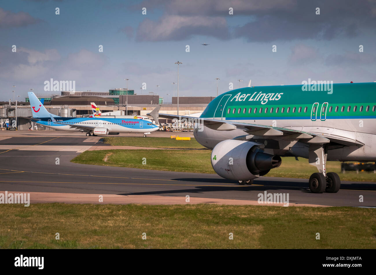 Aircraft at Manchester airport. Aer LIngus Airbus A320 St Moling Stock ...