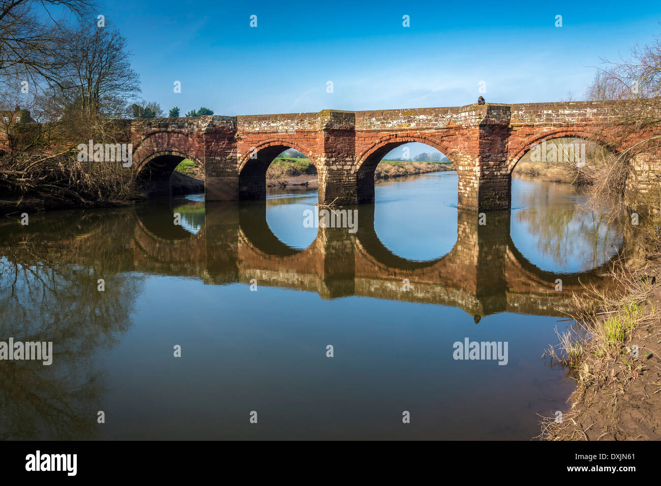 The sandstone bridge at Farndon near Chester in Cheshire over the river ...