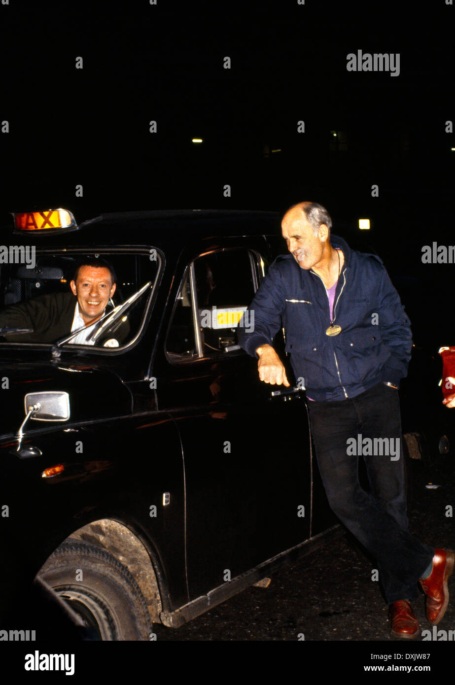 English cab drivers hi-res stock photography and images - Alamy