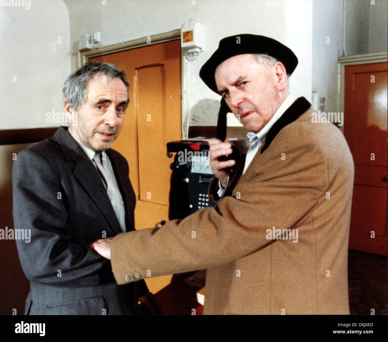 MINDER (EUSTON FILMS 1994) ANDREW SACHS, GEORGE COLE Stock Photo - Alamy