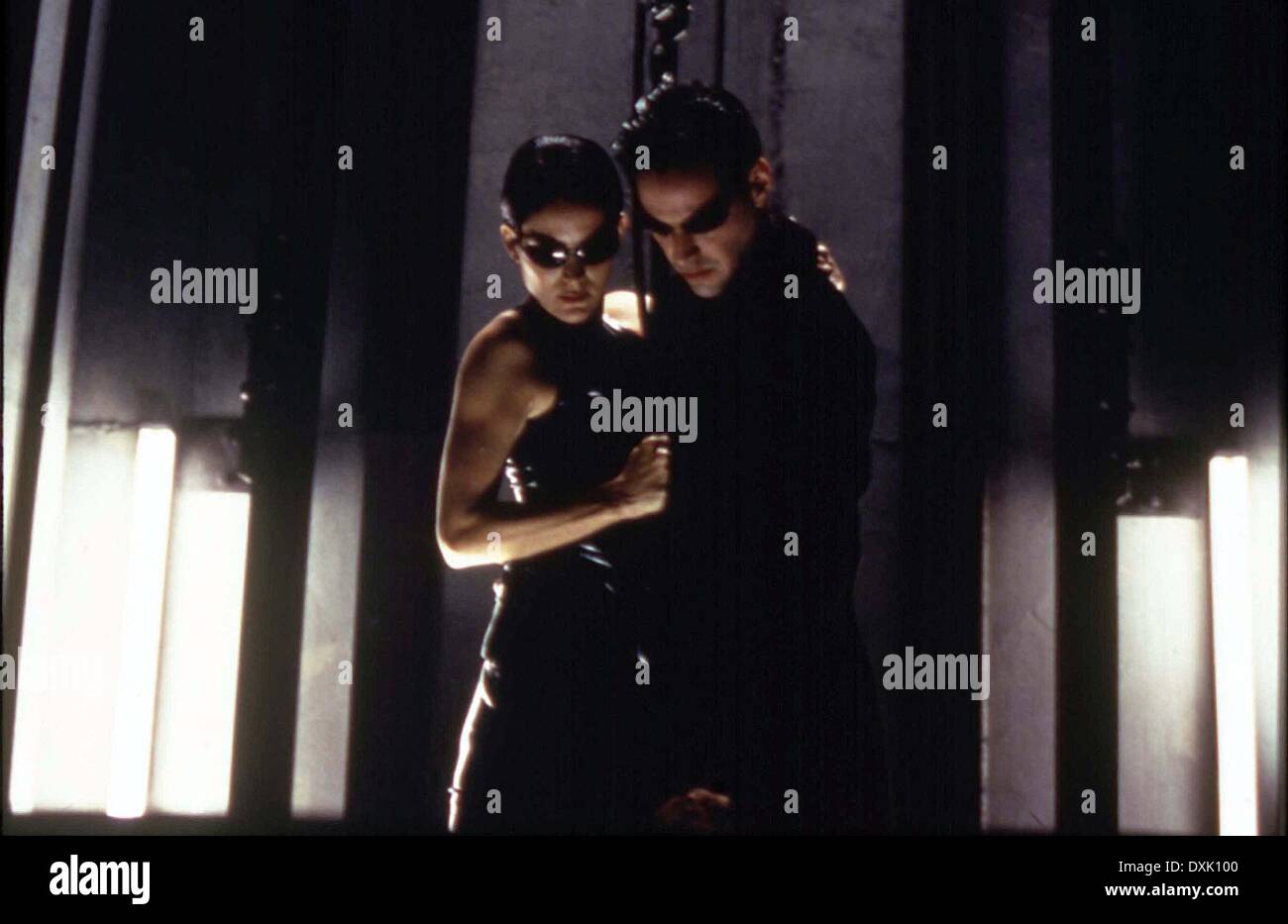 Carrie anne moss matrix 1999 hi-res stock photography and images - Alamy