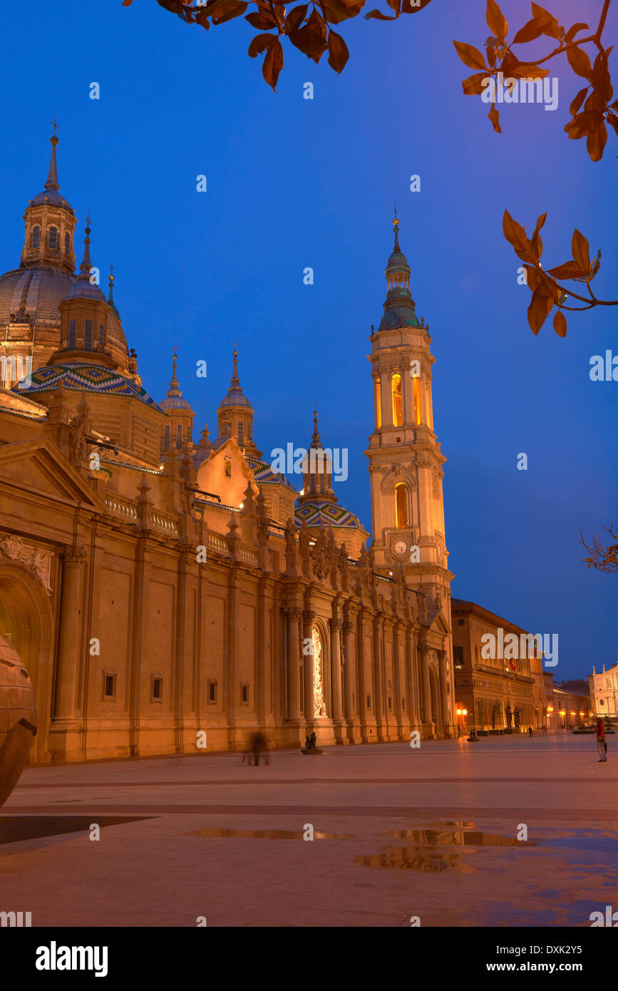 Zaragoza, El Pilar square, Basilica del Pilar, Saragossa, Aragon, Spain ...