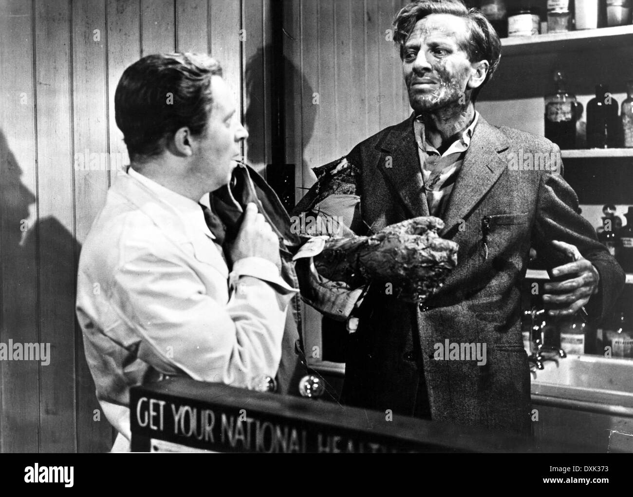 THE QUATERMASS XPERIMENT (BR1955) RICHARD WORDSWORTH, RIGHT Stock Photo ...
