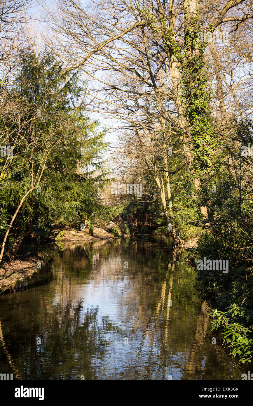Wat Buddhapadipa garden, Thai Buddhist temple, Wimbledon, London, UK ...