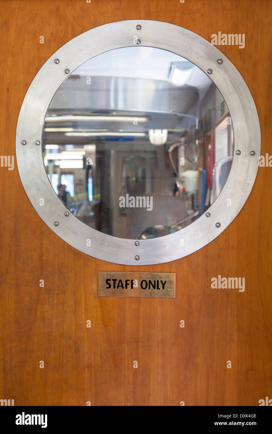 Staff only sign hi-res stock photography and images - Alamy