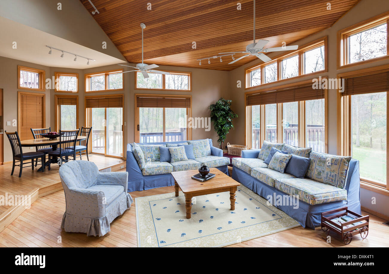 Open plan lounge dining room hi-res stock photography and images - Alamy