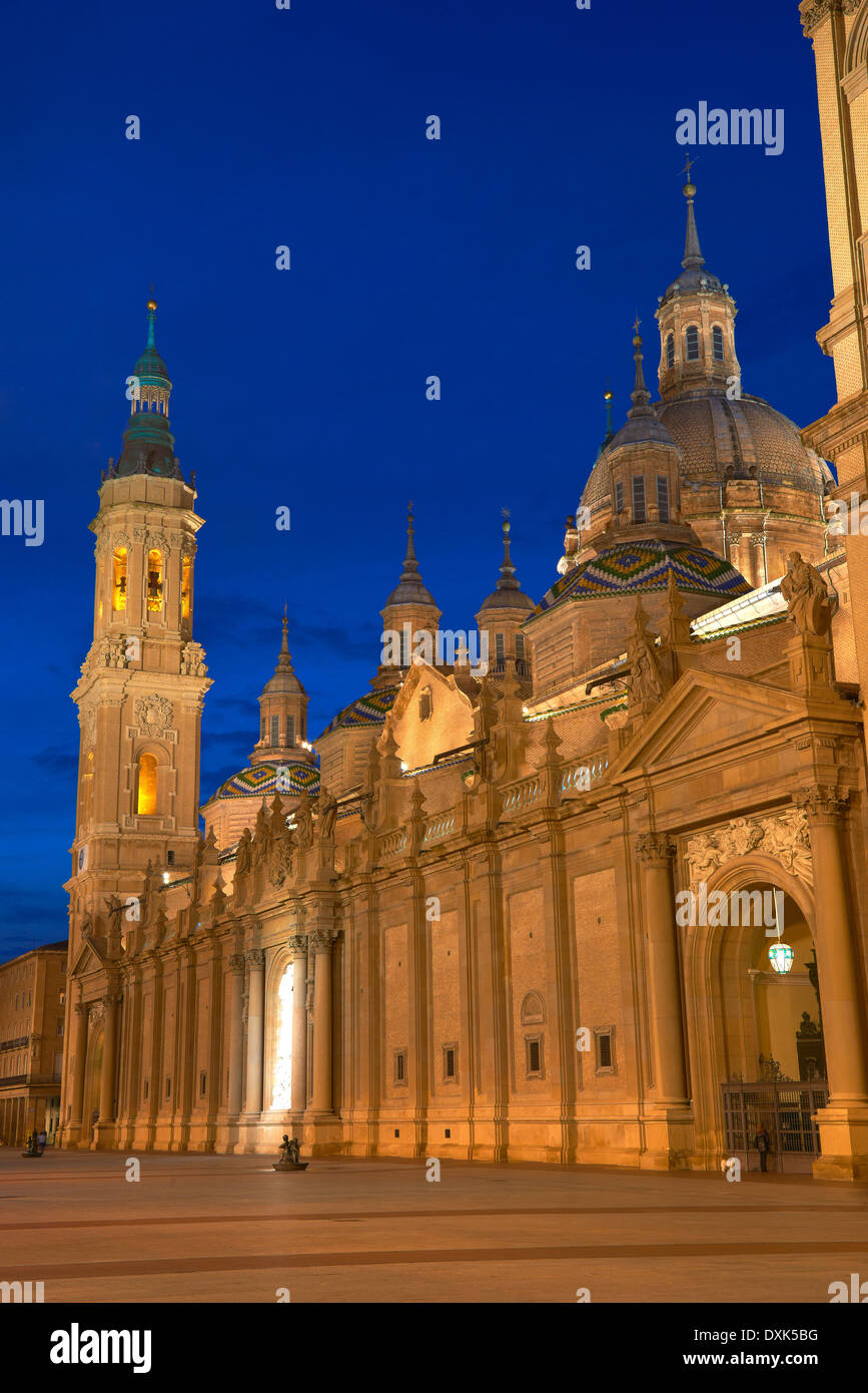 Zaragoza, El Pilar square, Basilica del Pilar, Saragossa, Aragon, Spain ...