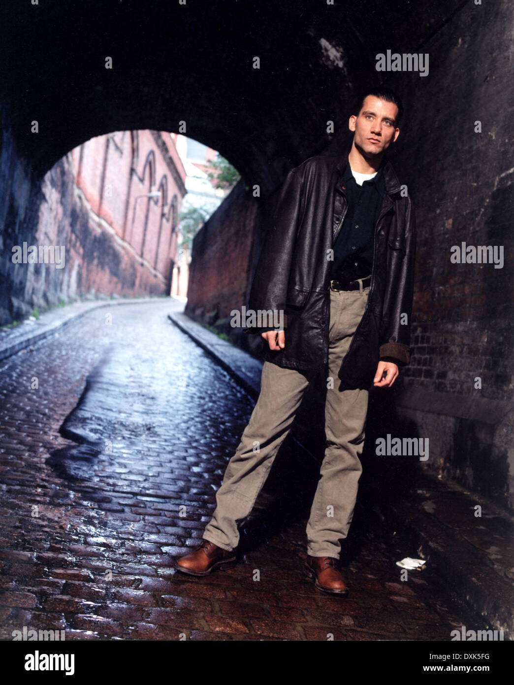 SHARMAN (UK TV 1996) CARLTON TV CLIVE OWEN as Nick Sharman Stock Photo ...