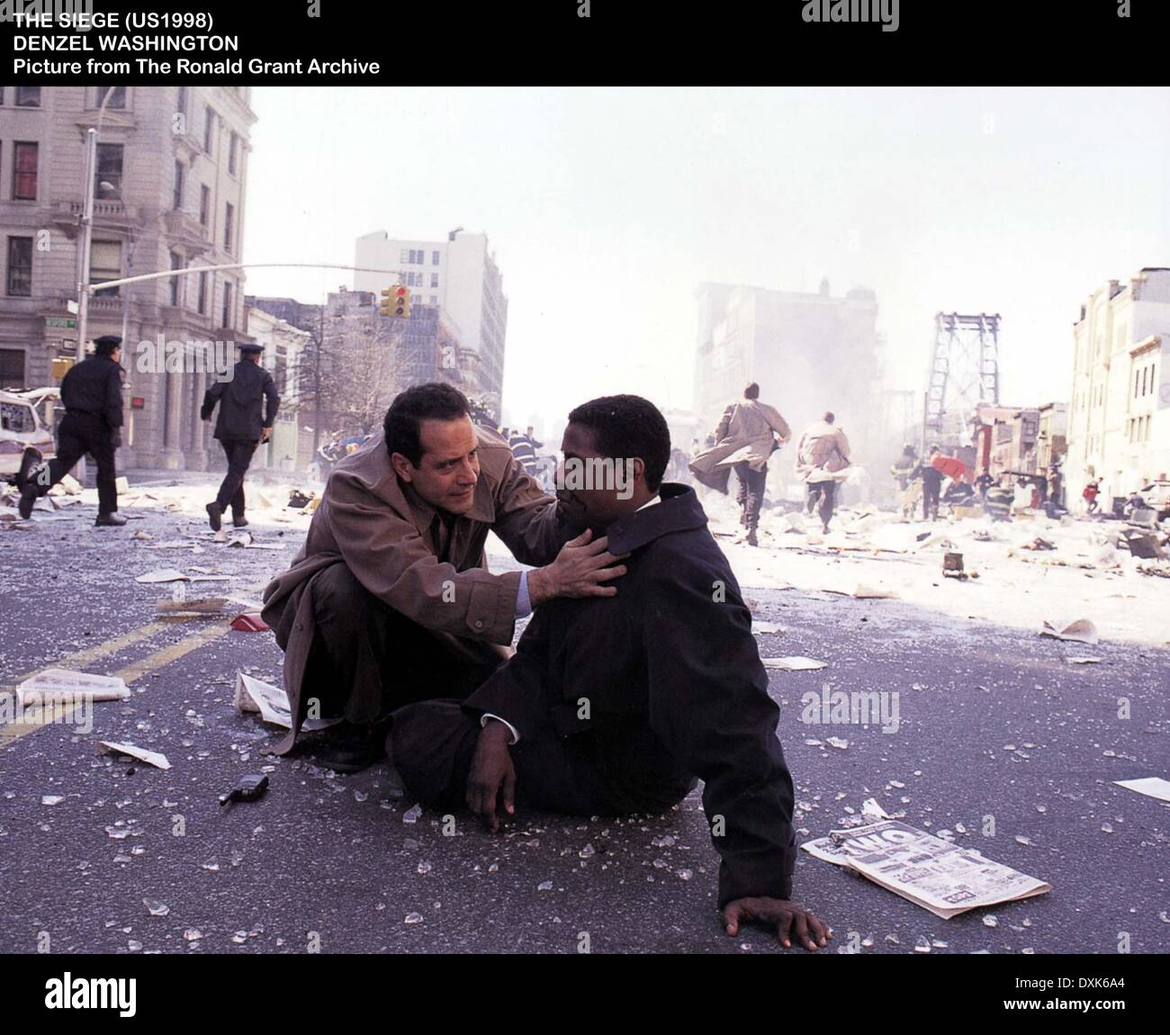 Denzel washington siege 1998 hi-res stock photography and images - Alamy