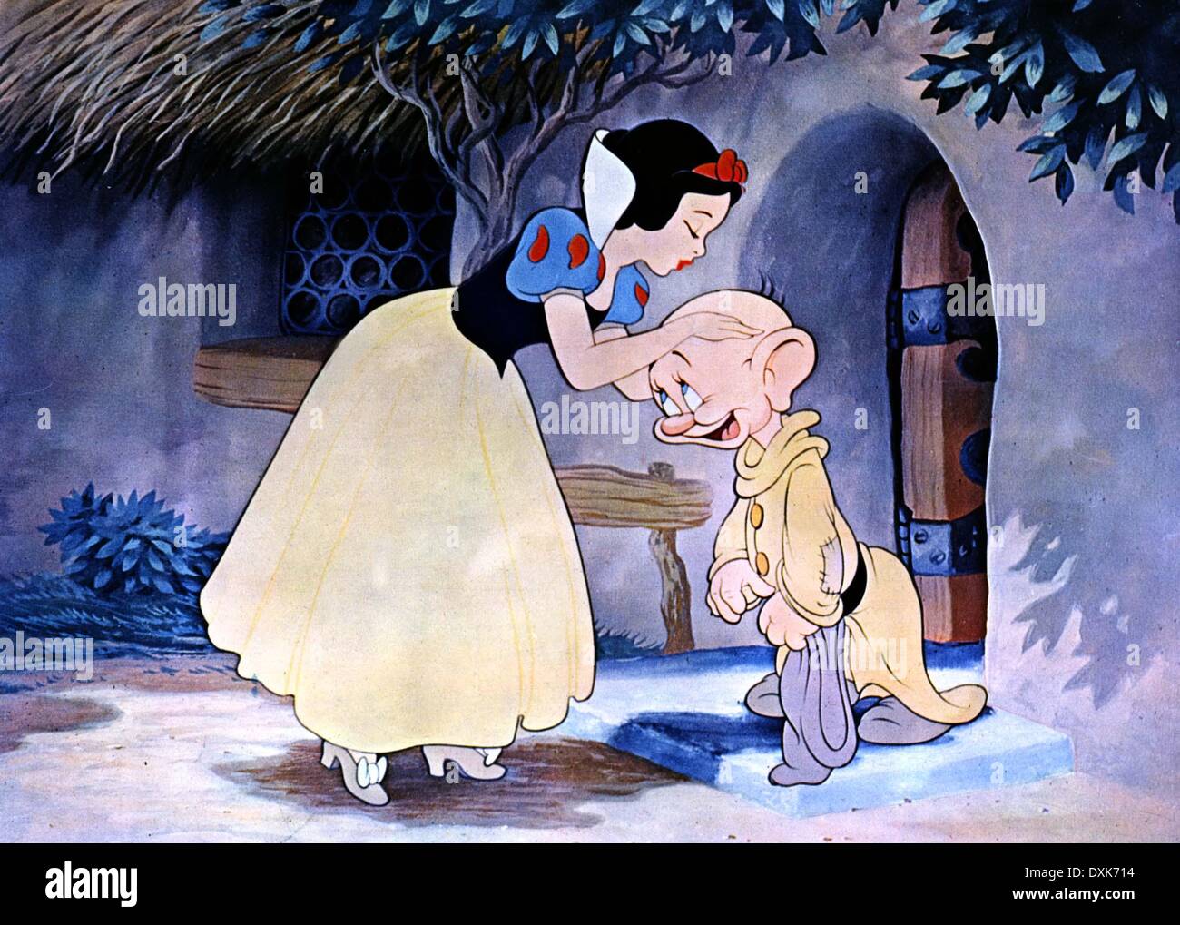 Snow white and the seven dwarfs hi-res stock photography and images - Alamy