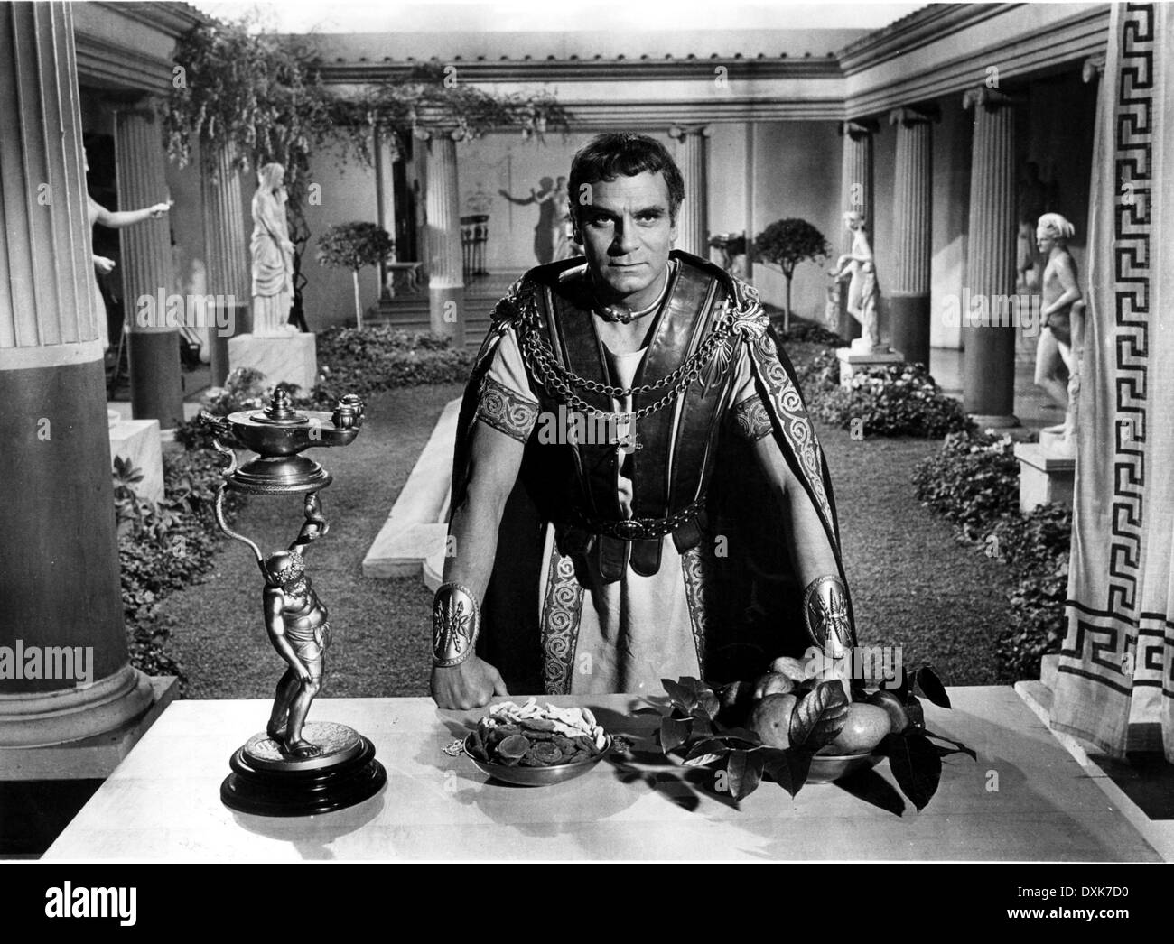 Laurence olivier spartacus 1960 hi-res stock photography and images - Alamy