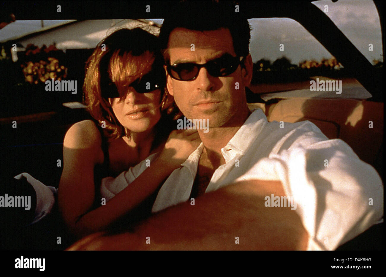 THE THOMAS CROWN AFFAIR (US1999) PIERCE BROSNAN, RENE RUSSO Stock Photo ...
