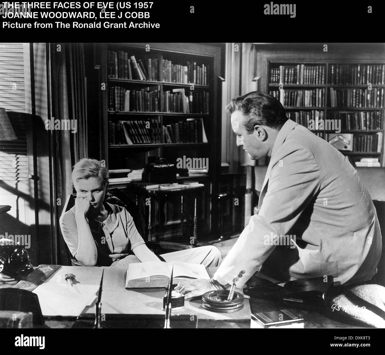 THE THREE FACES OF EVE (US1957) JOANNE WOODWARD, LEE J COBB Stock Photo ...
