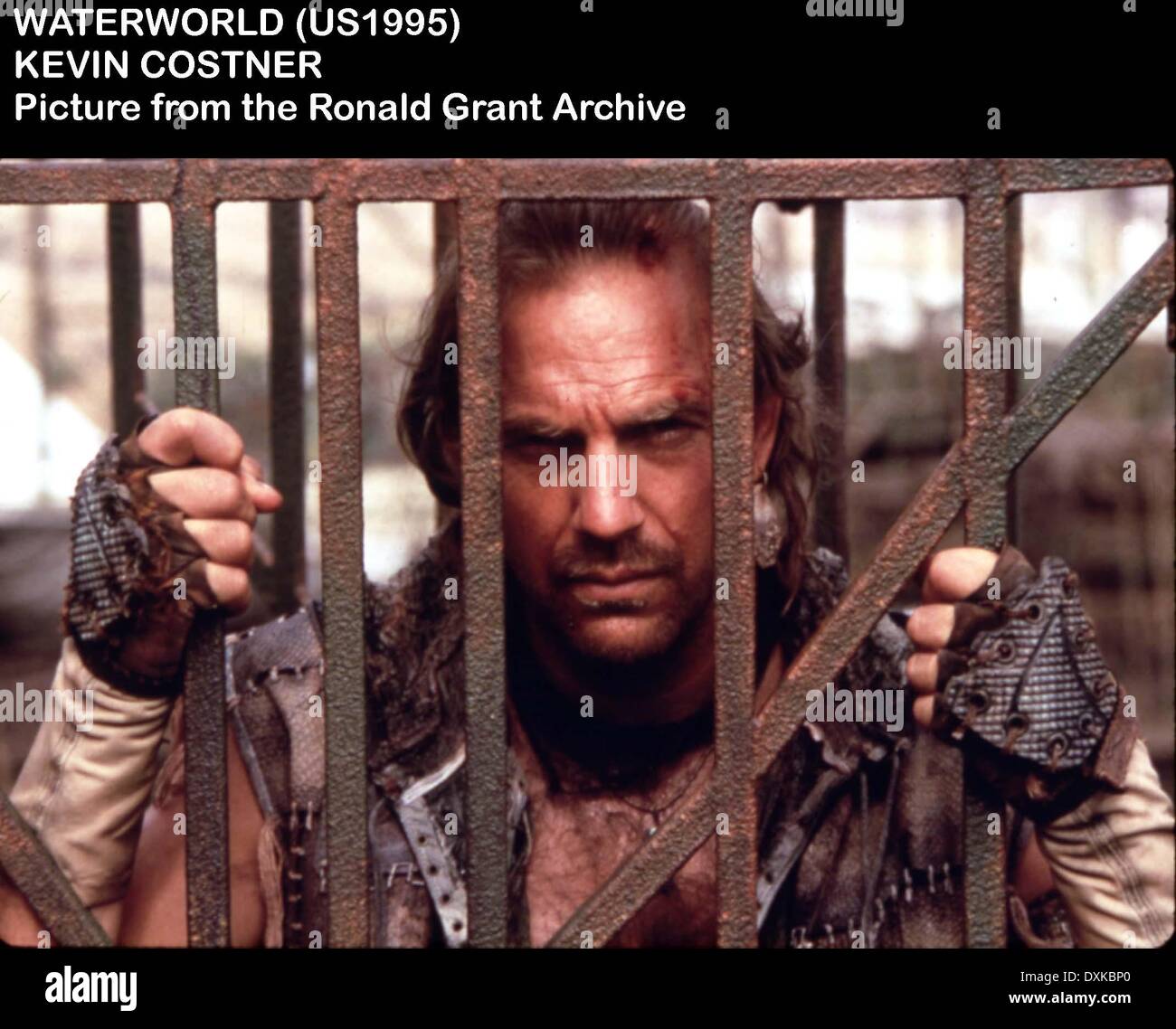 Waterworld 1995 kevin costner hi-res stock photography and images - Alamy