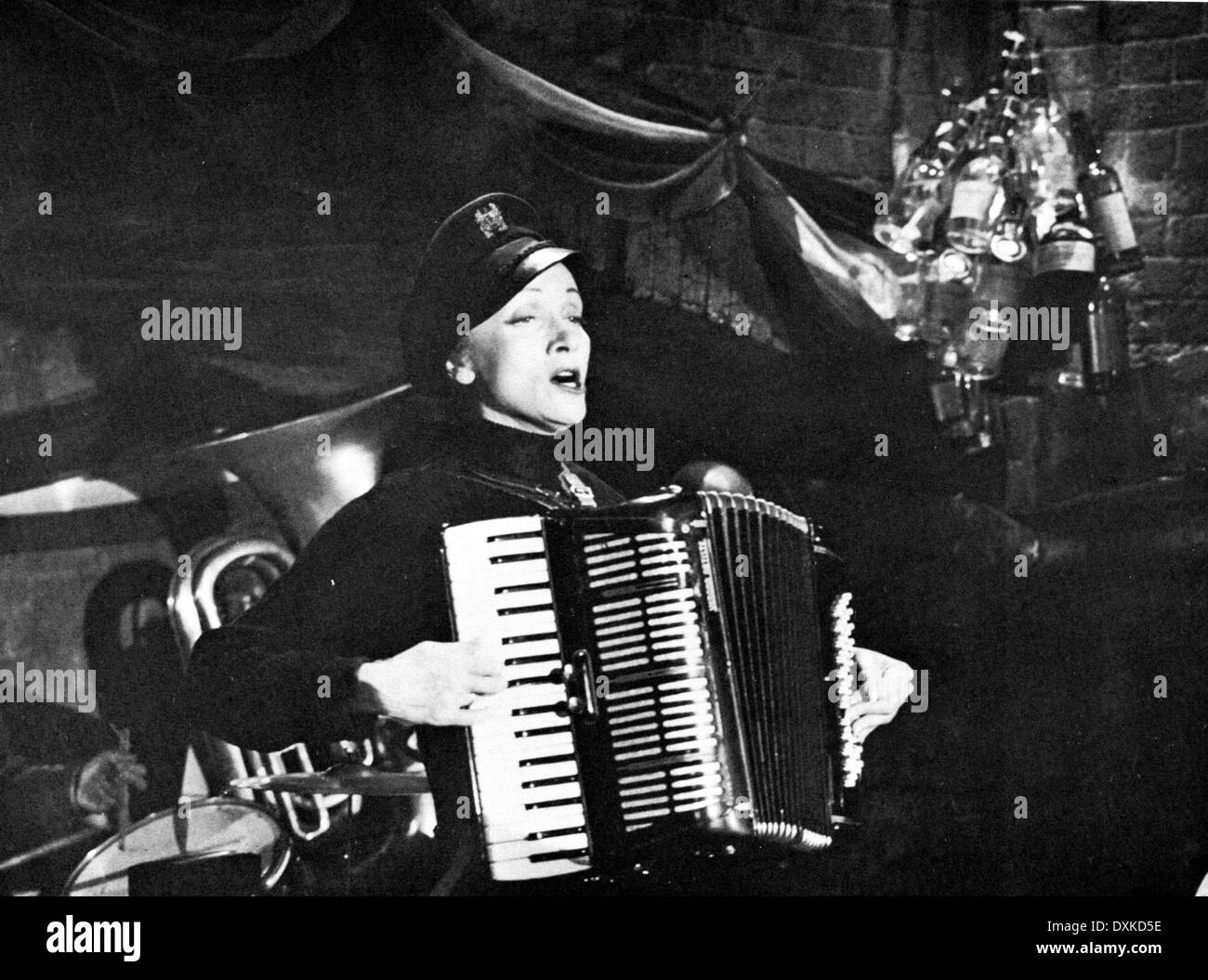 WITNESS FRO THE PROSECUTION Stock Photo - Alamy