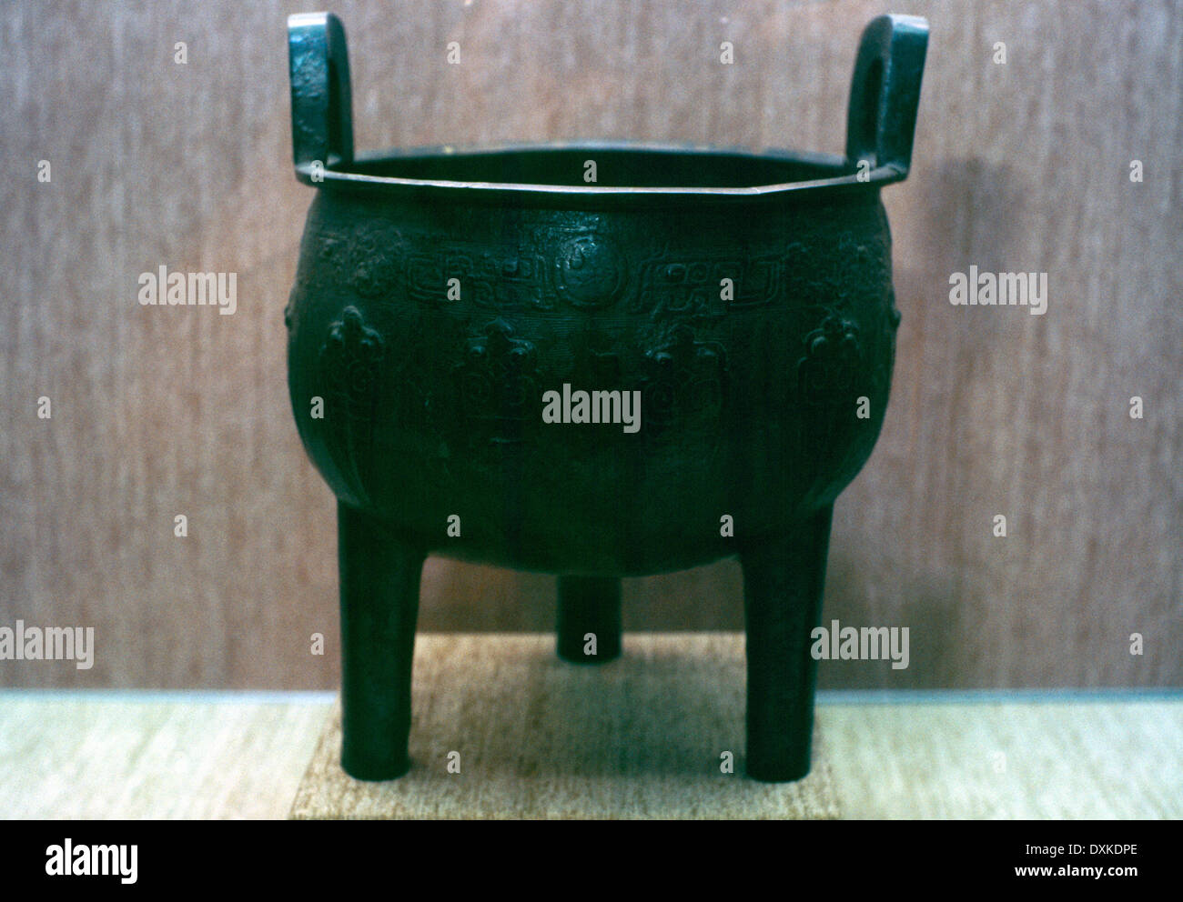 Bronze cauldron hi-res stock photography and images - Alamy